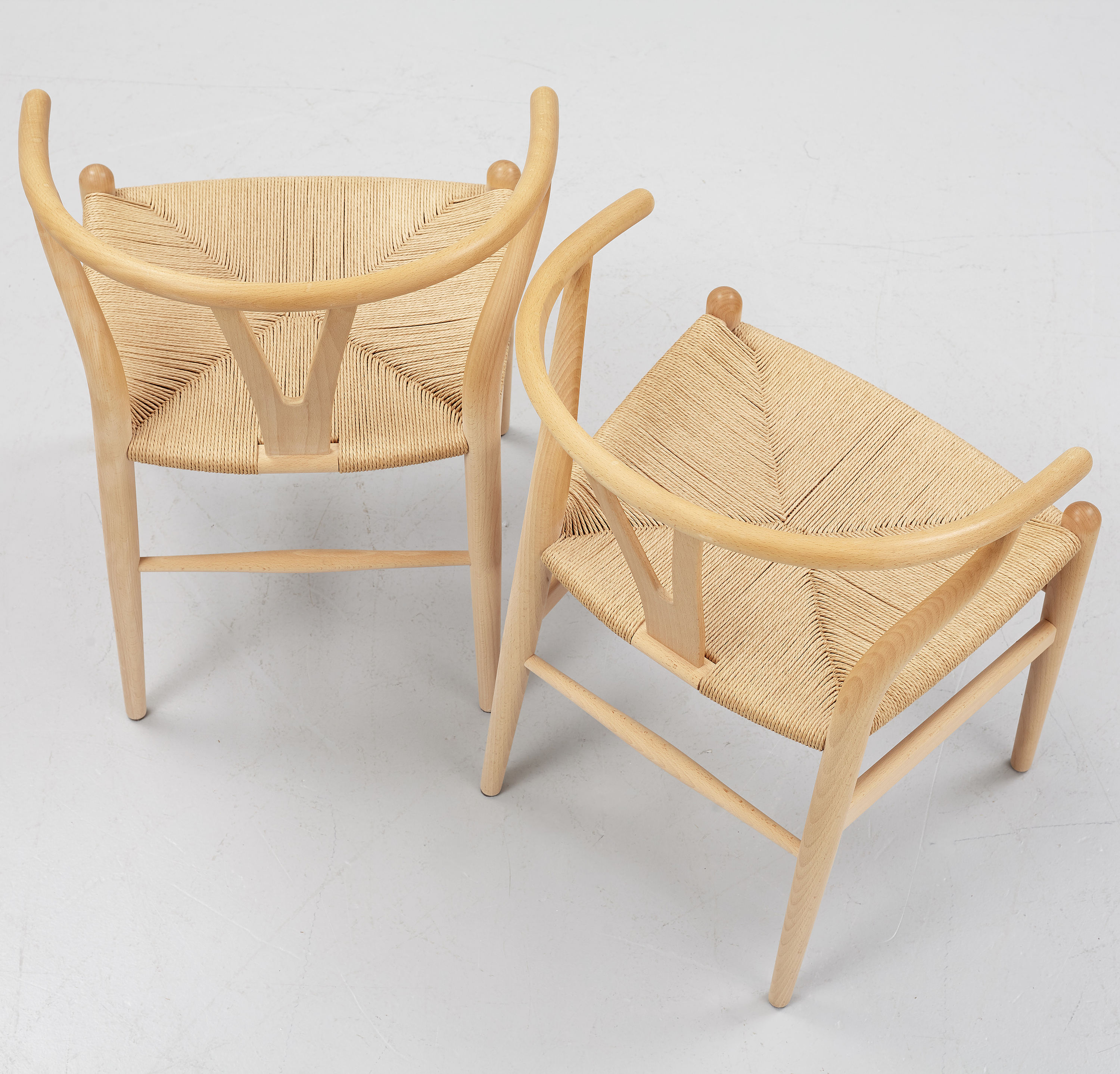Hans J. Wegner, stolar, ett par, modell CH-24/ "Y-stolen", med dynor, Carl Hansen & Søn, Danmark ...