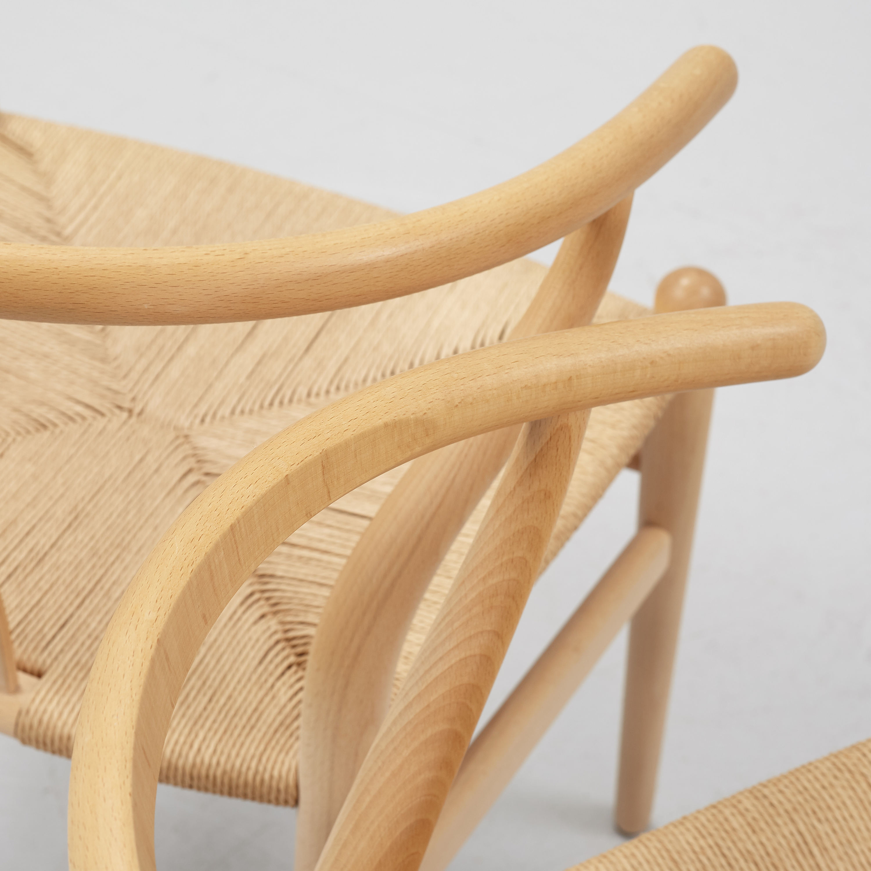 Hans J. Wegner, stolar, ett par, modell CH-24/ "Y-stolen", med dynor, Carl Hansen & Søn, Danmark ...