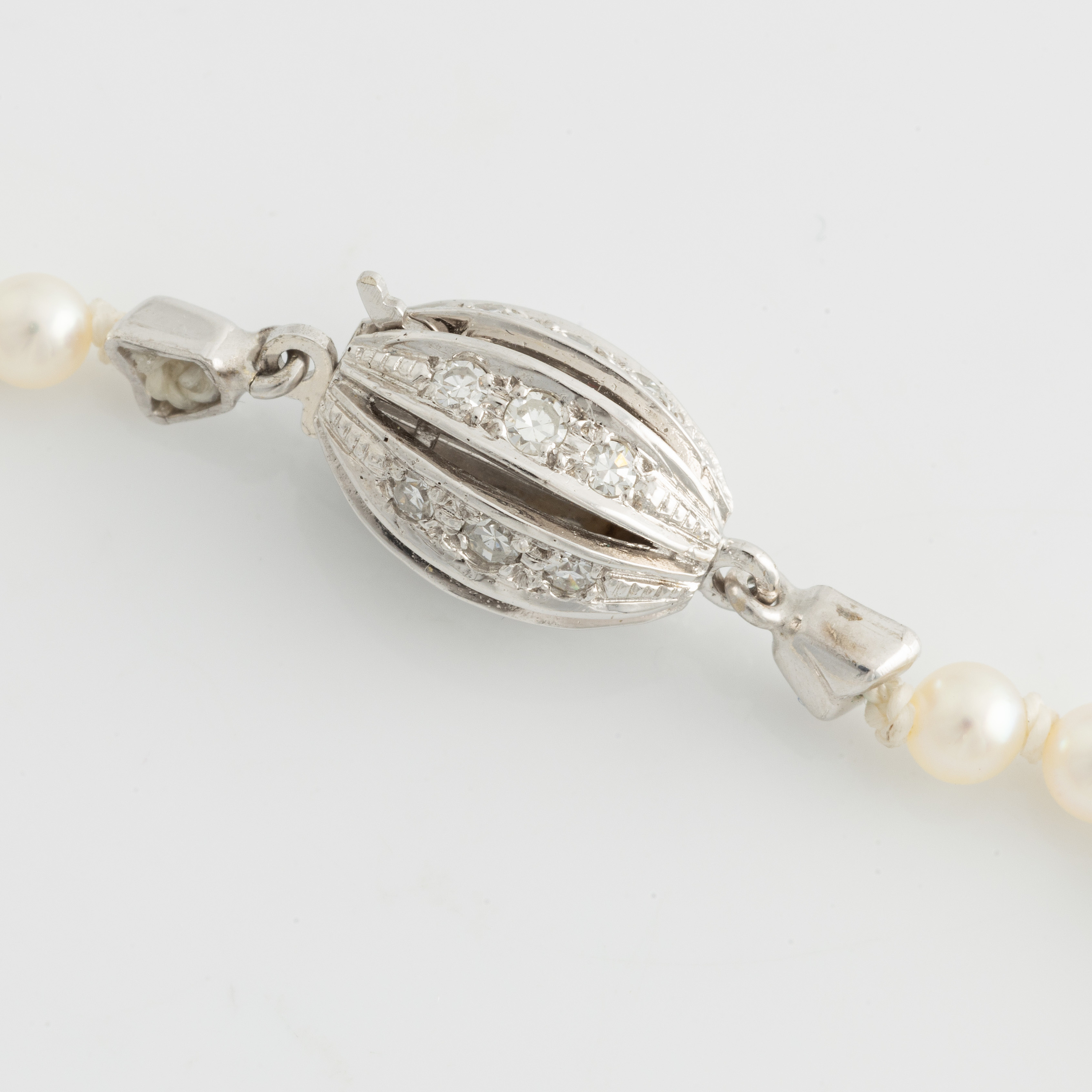 Pearl necklace, with cultured saltwater pearls, clasp in 14K white gold ...