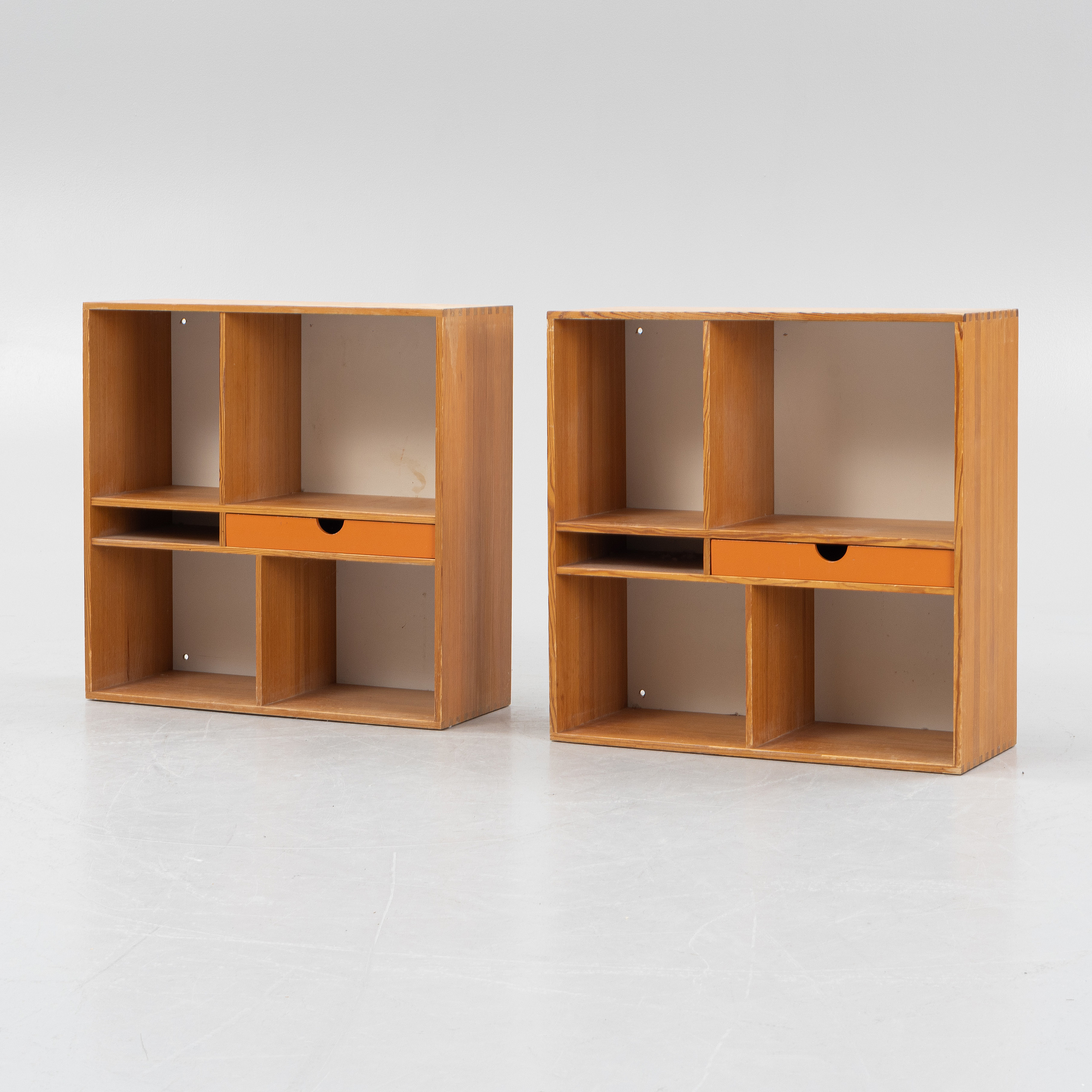 A pair of bedside tables / shelf modules, 1950s-60s. - Bukowskis