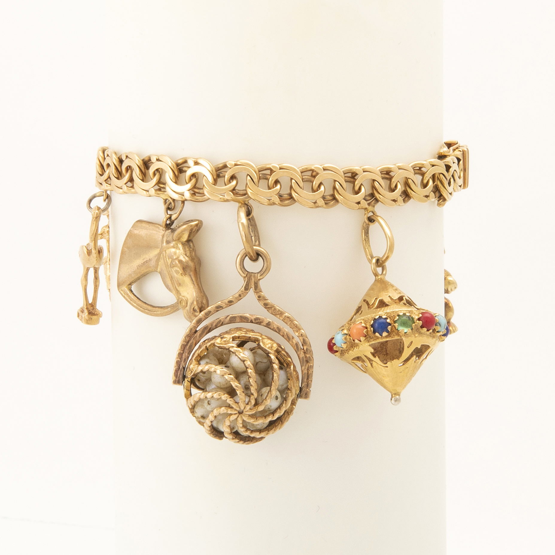 Armband Bismarck-länk med berlocker. - Bukowskis
