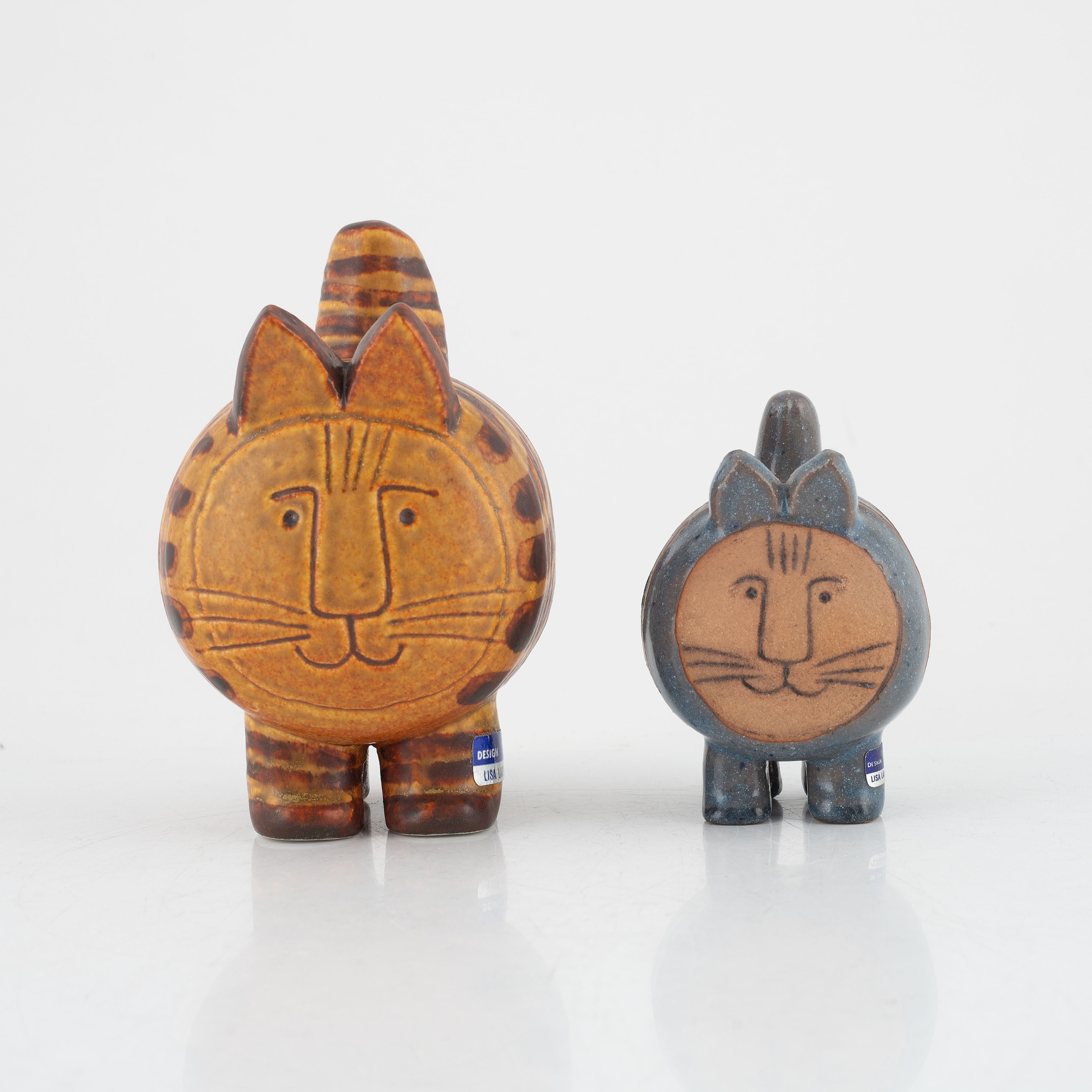 Lisa Larson, figuriner, 2 st, "Stora katten" och "Katt", ur serierna "Jura" och "Menageri ...