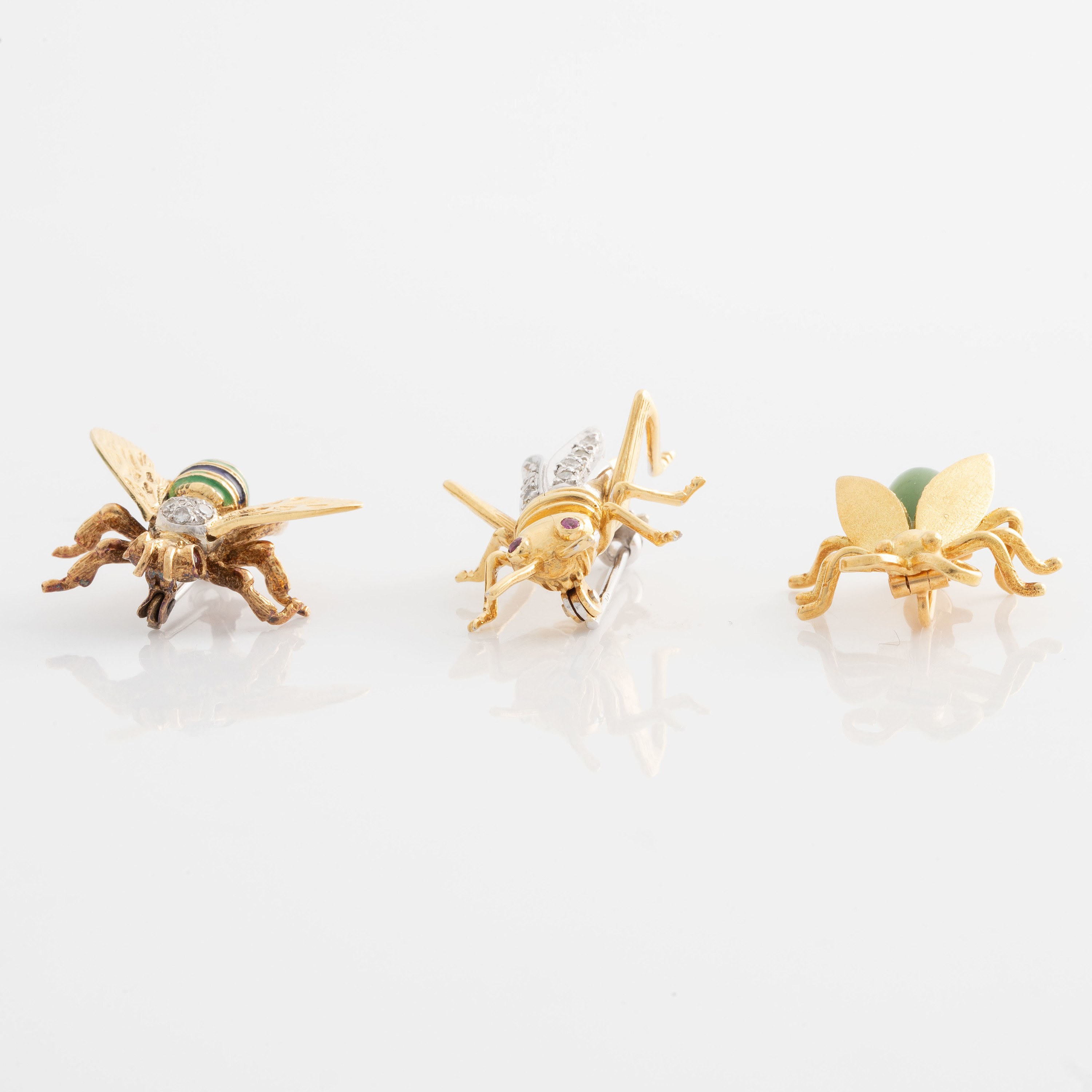 Three brooches in the shape of insects, 18K gold. - Bukowskis