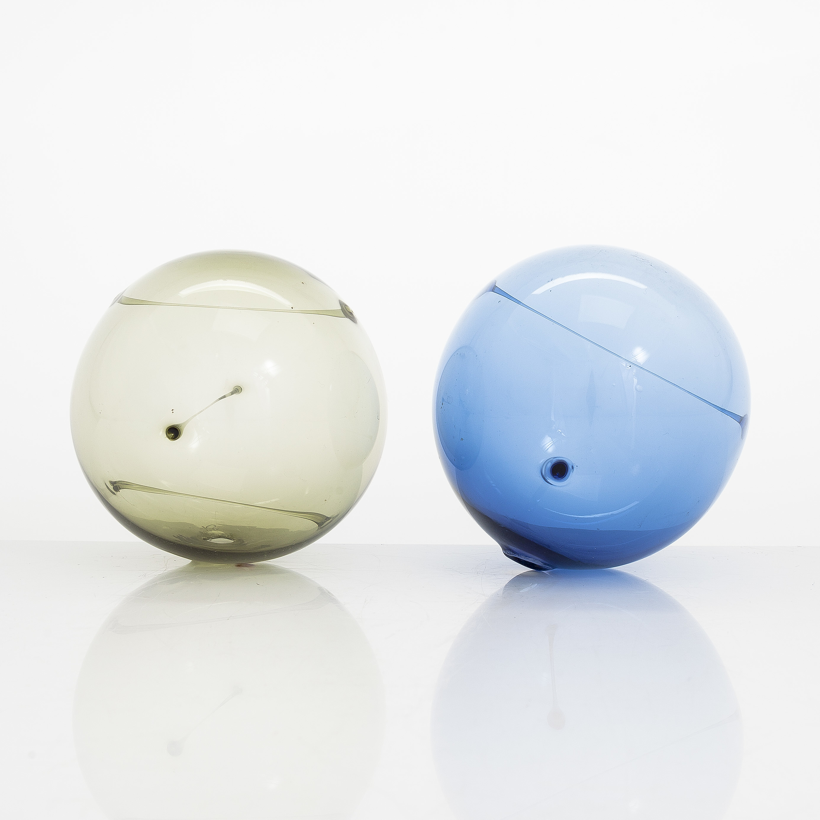 Timo Sarpaneva, two "Aurinkopallo" Art glass bolls, Iittala, Finland ...