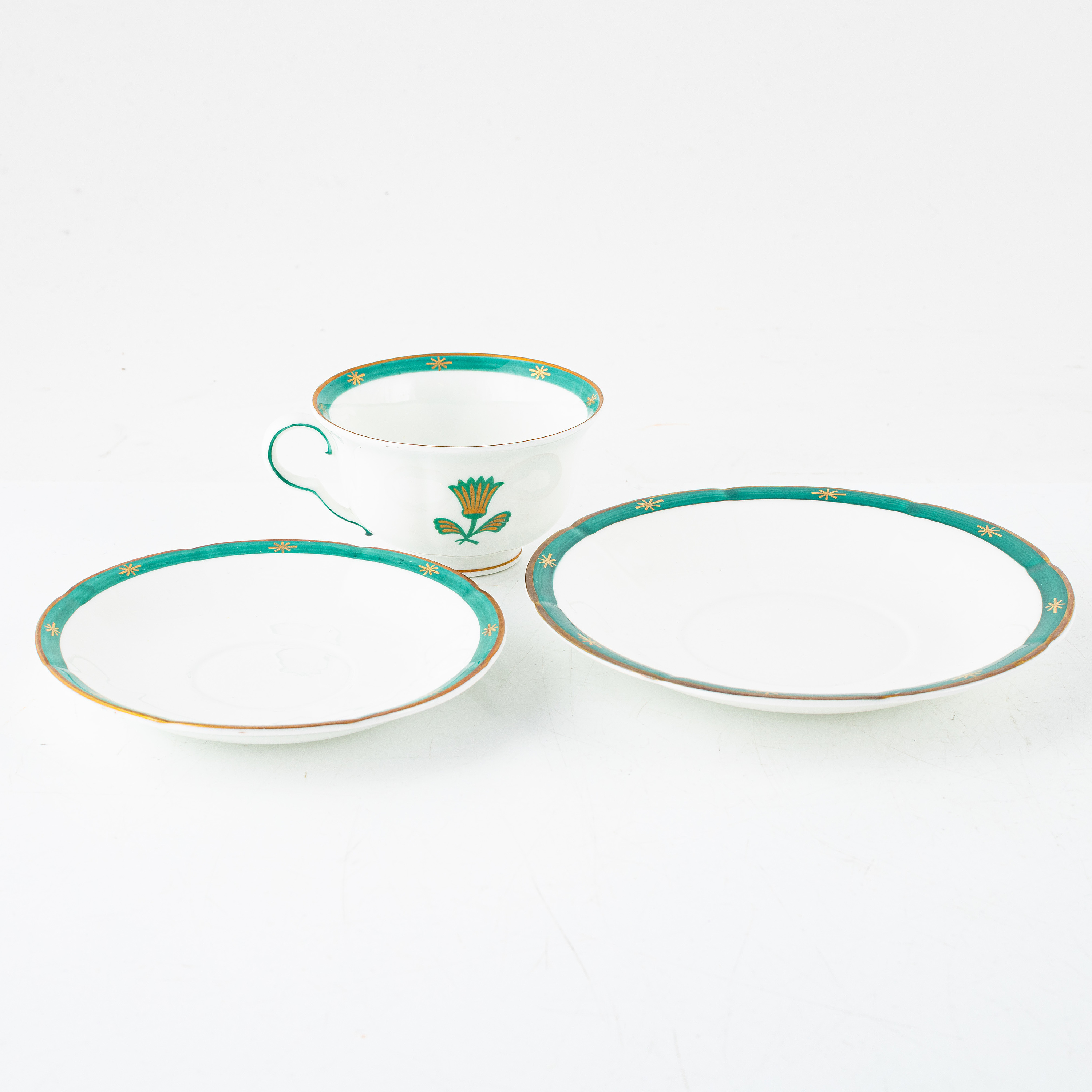 Wilhelm Kåge, a 73-piece dining and coffee service, "Guldstjärna", Gustavsberg. - Bukowskis