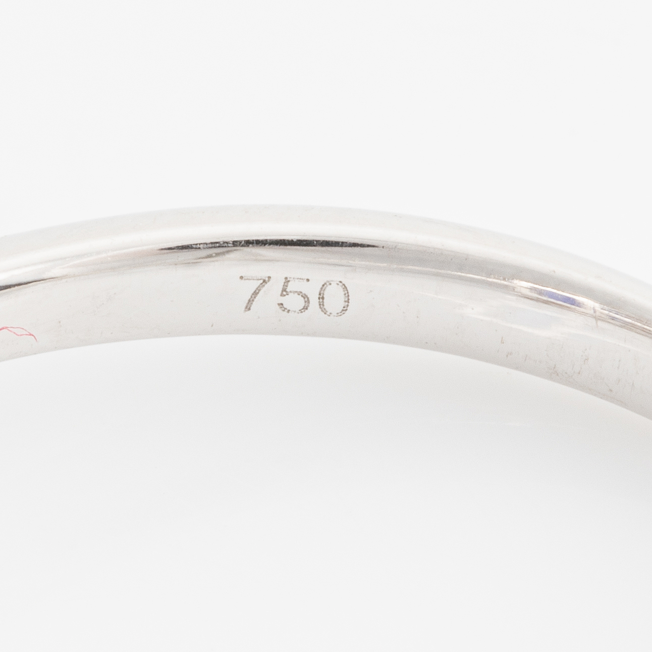 Ring med tanzanit samt baguette-och briljantslipade diamanter. - Bukowskis