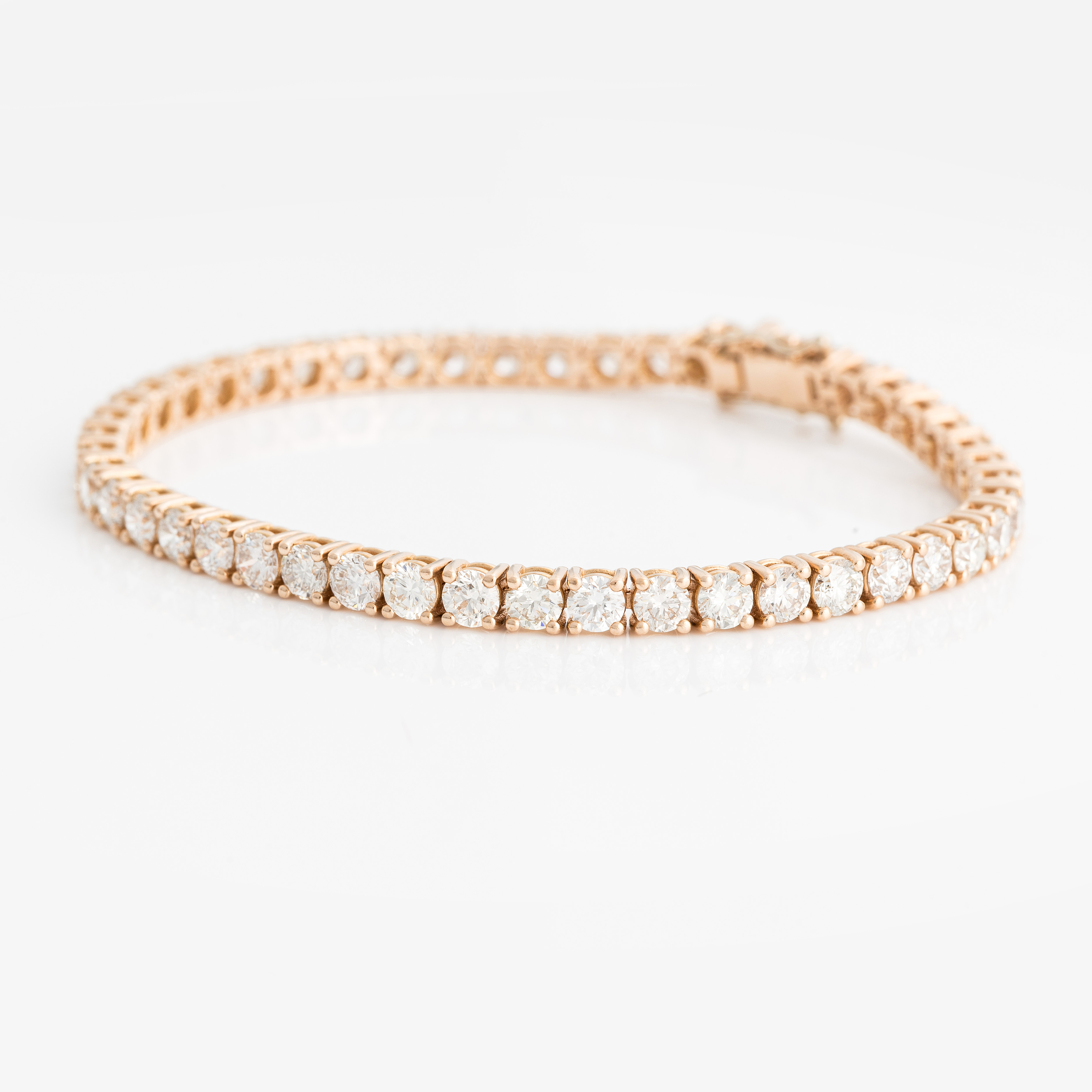 Tennis bracelet with brilliant-cut diamonds. - Bukowskis