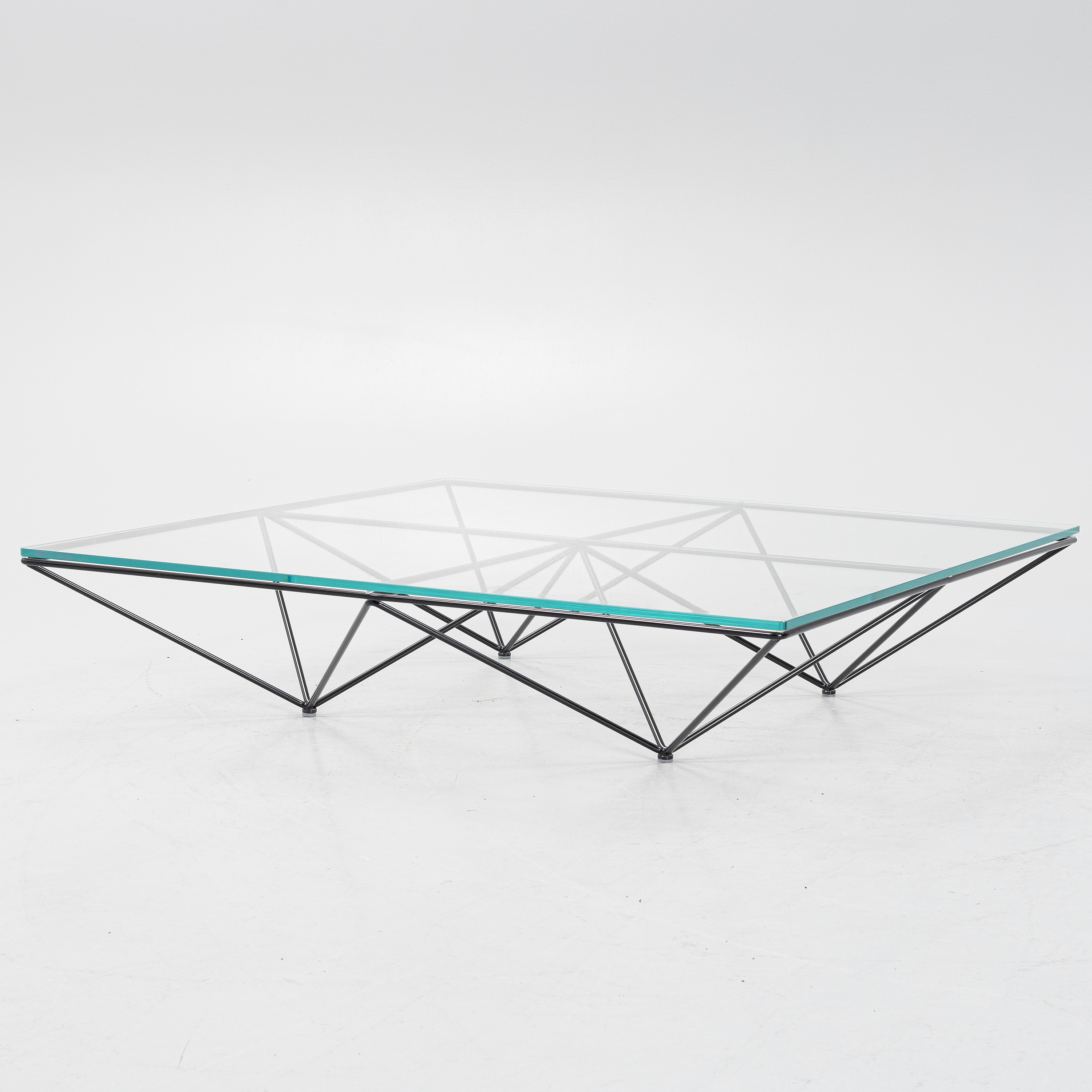 Paola Piva, an "Alanda" coffee table, B&B Italia. - Bukowskis