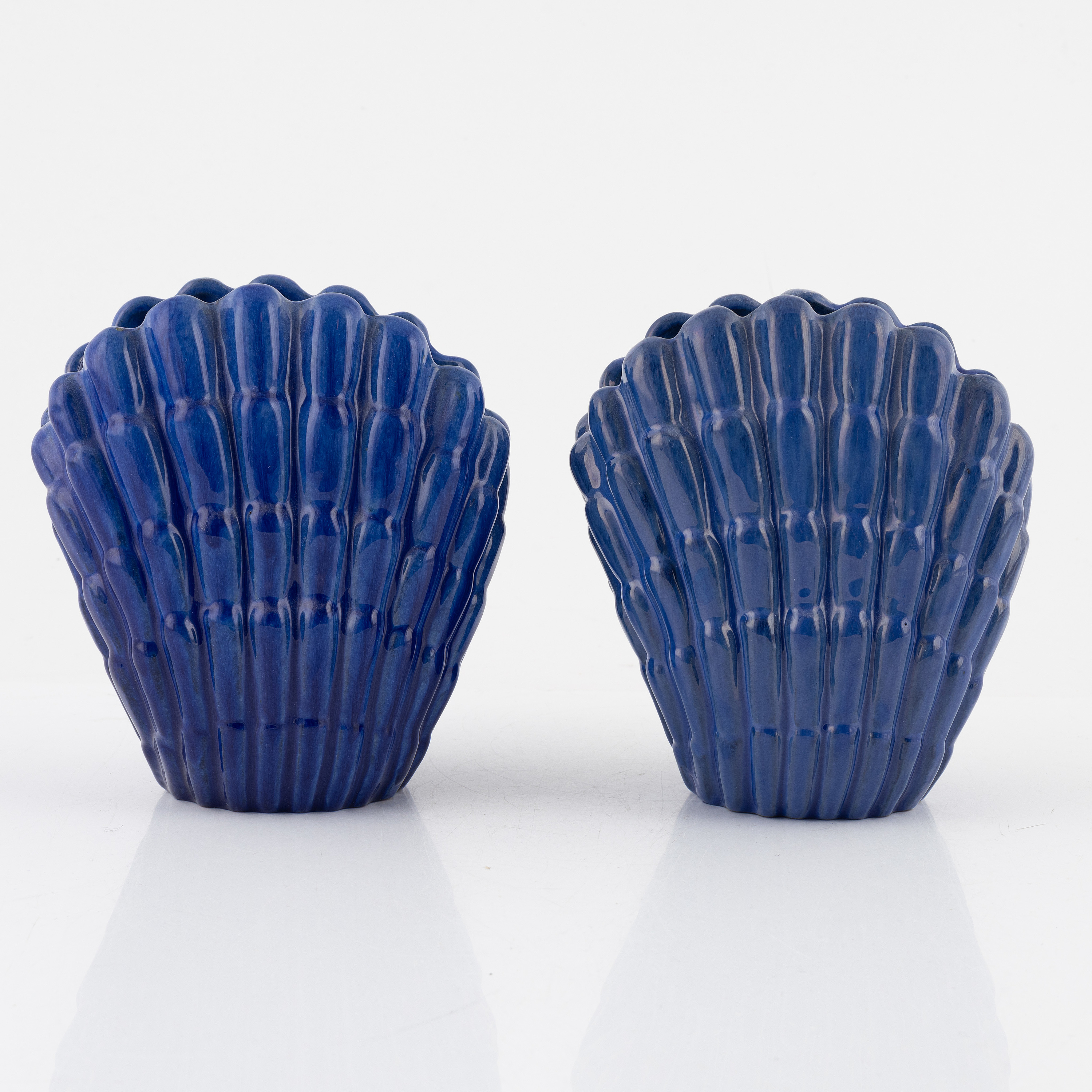 Vicke Lindstrand, vaser, ett par, Upsala-Ekeby, 1940-tal. - Bukowskis