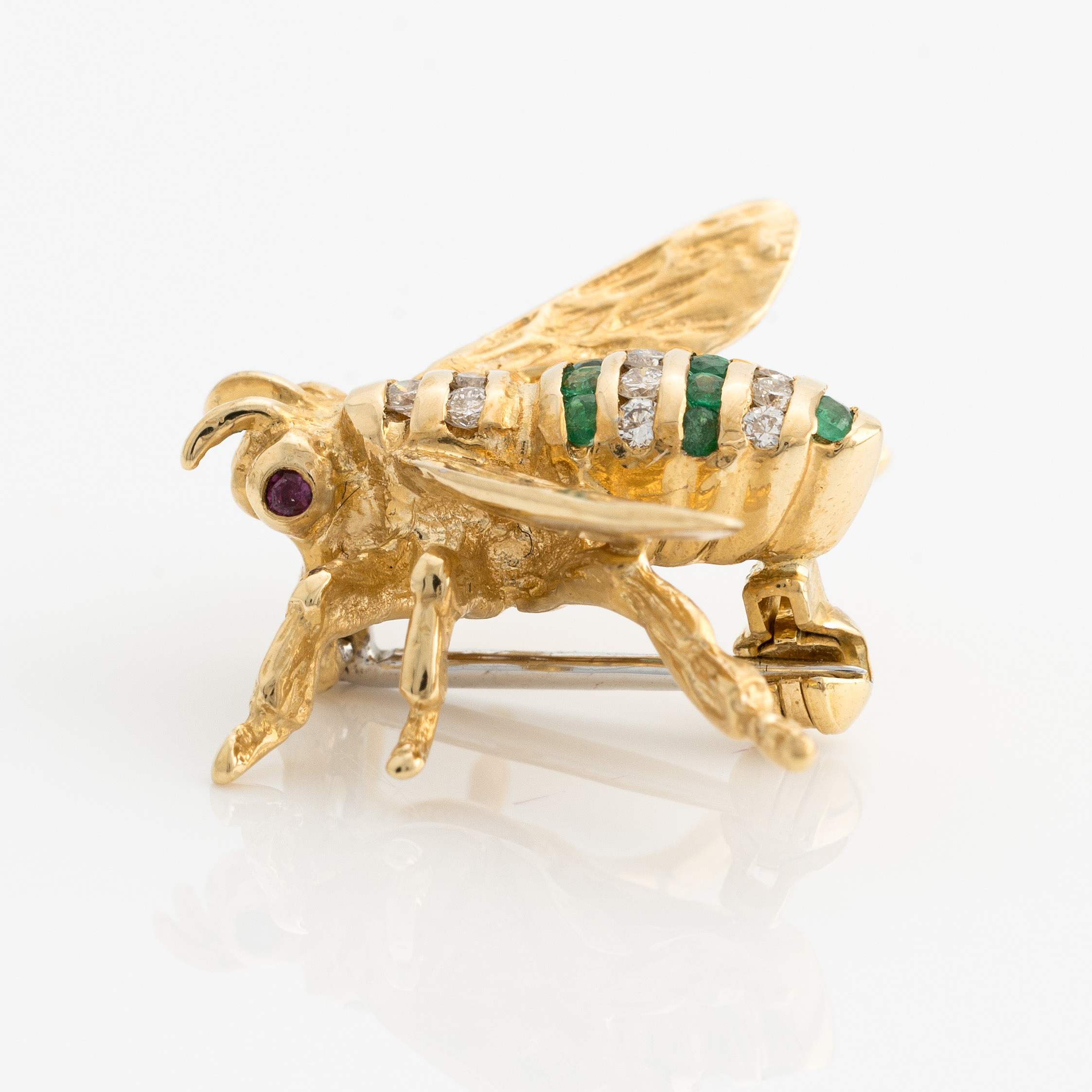 Brosch, i form av insekt guld med smaragder och briljantslipade ...