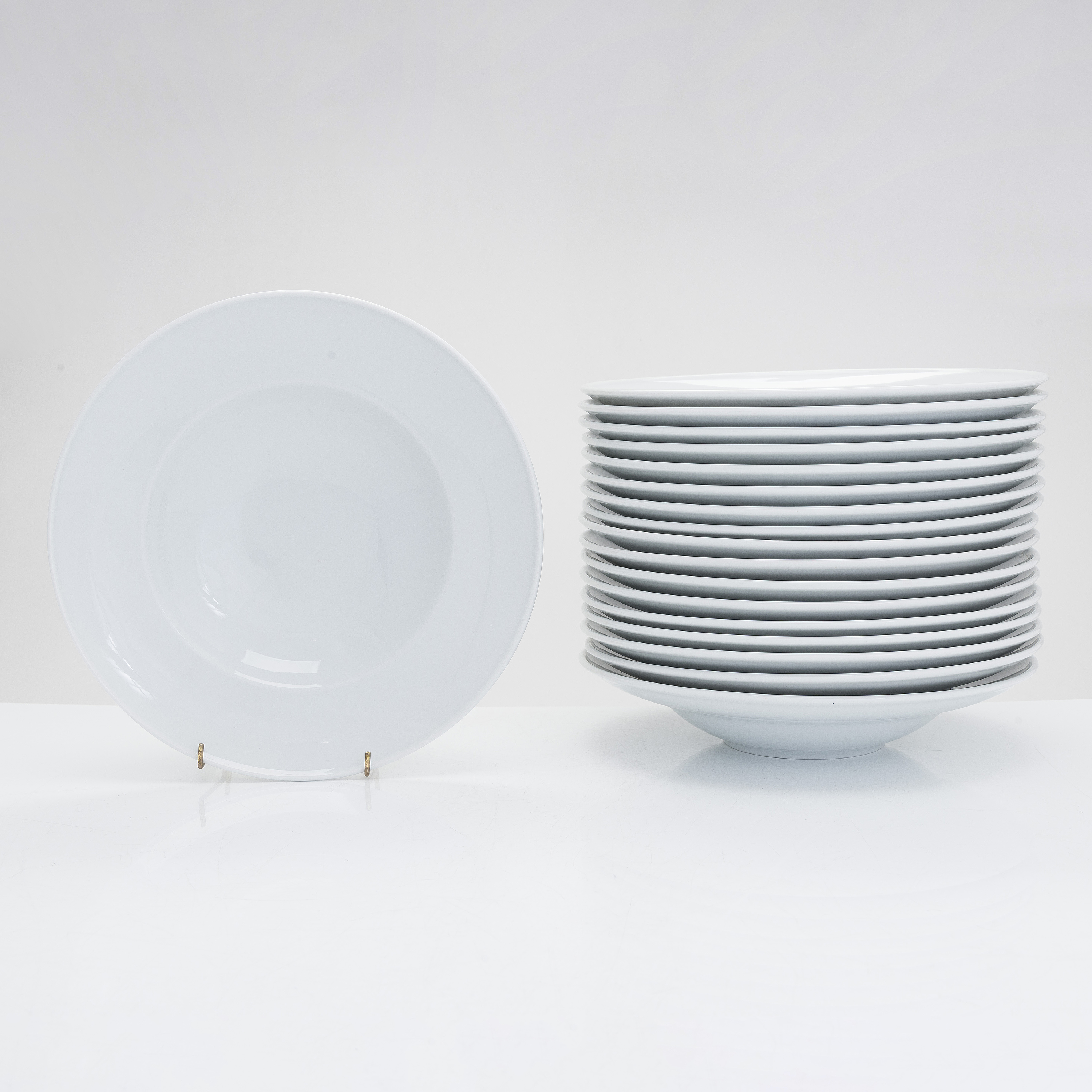 Rimmed deep plates, 18 pcs, 21st century. - Bukowskis