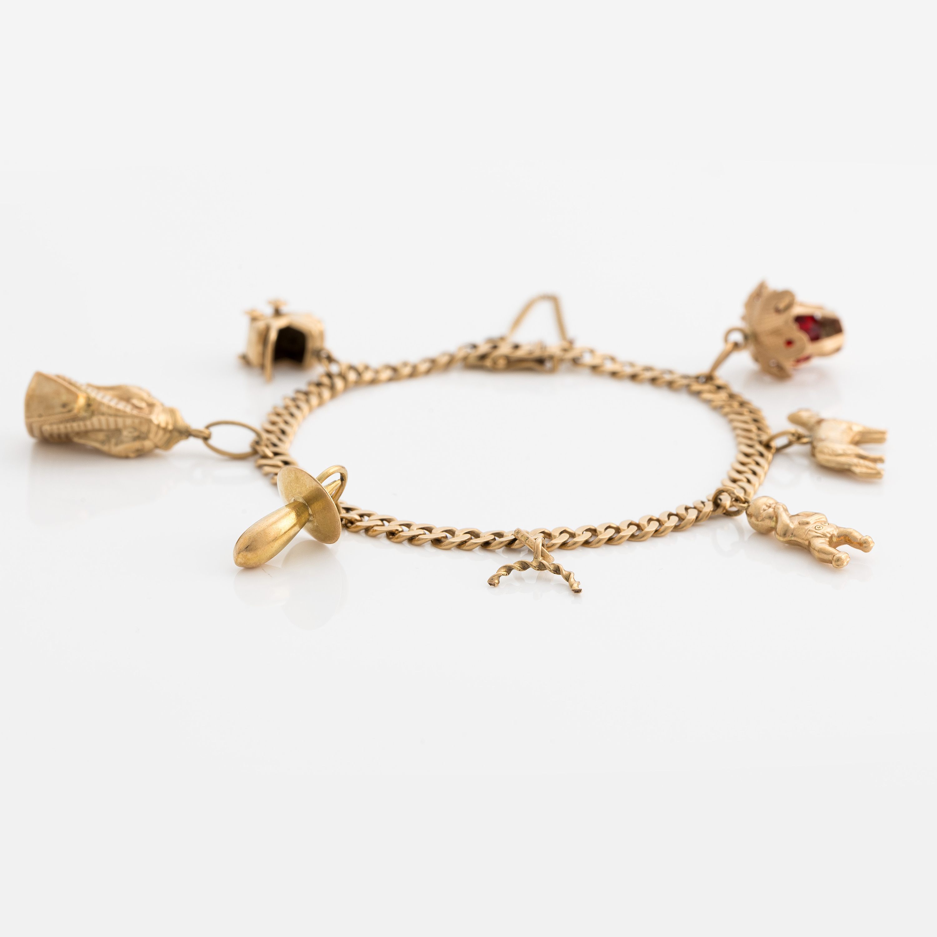 Armband 18k guld med berlocker. - Bukowskis