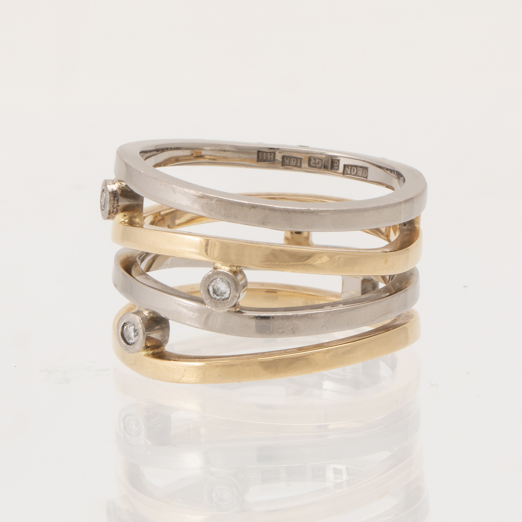 Ring 18K vitt och rött guld med runda briljantslipade diamanter, Björn Nilsson Kristianstad 2006 ...