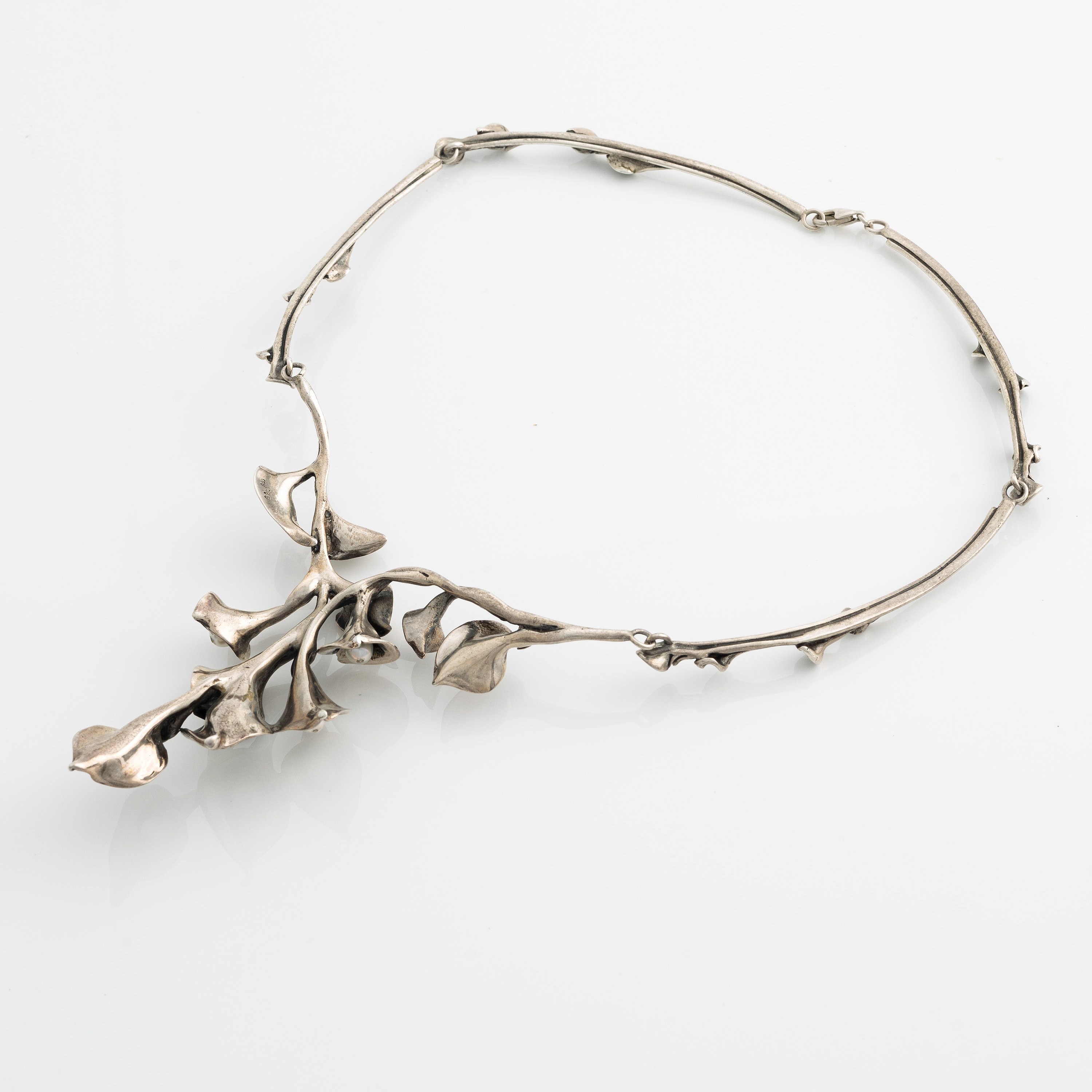 Collier och ett par örhängen silver med odlade pärlor, design Gregory ...