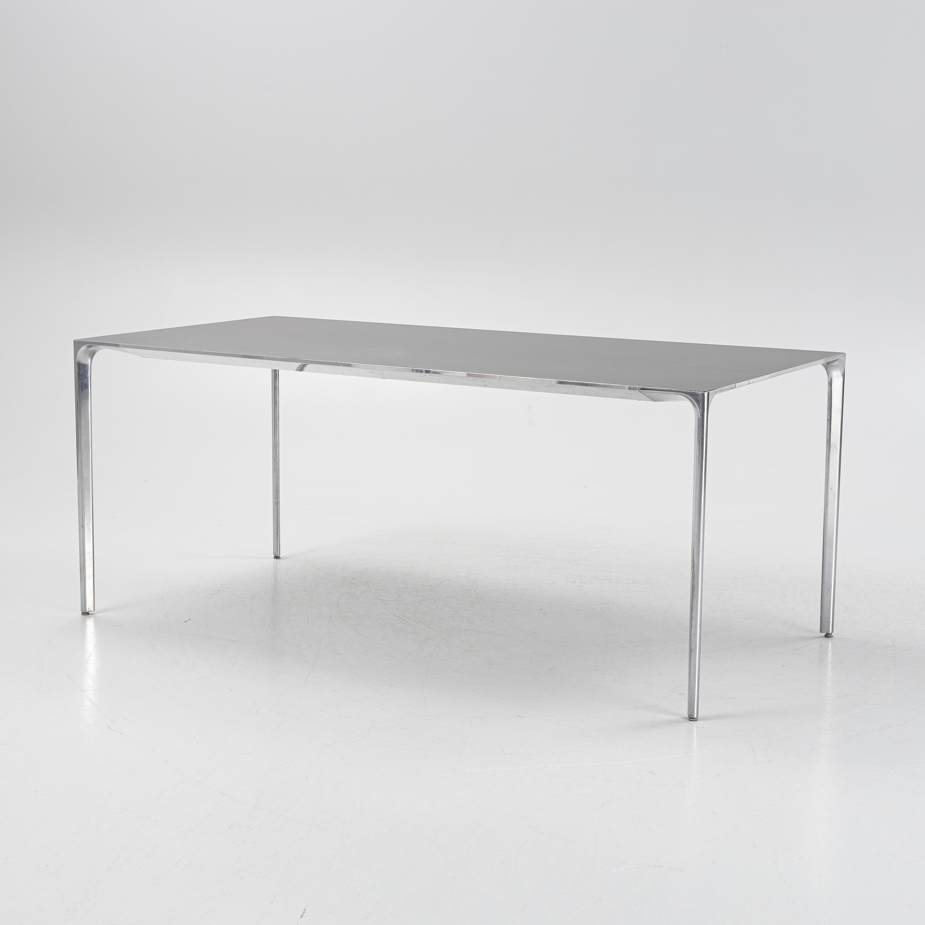 Simon Pengelley, a 'Nuur' dining table, Arper. - Bukowskis