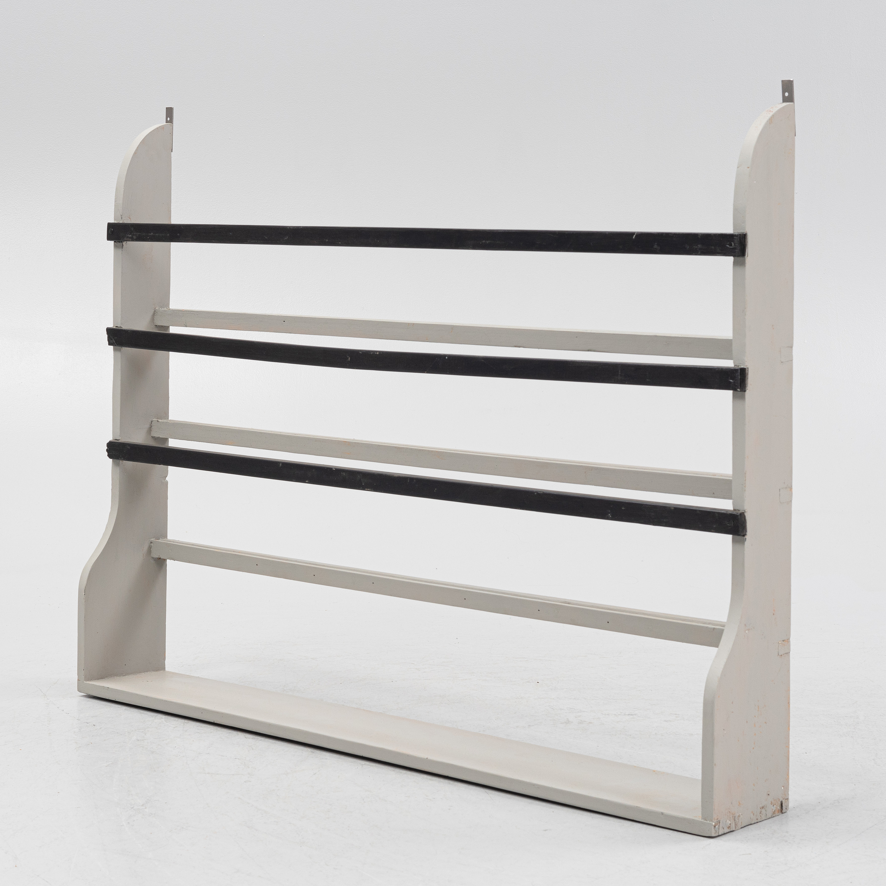 Tallrikshylla, sent 1800-tal. - Bukowskis