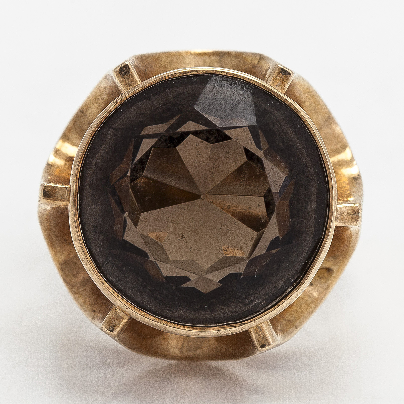 A 14K gold ring with a smoky quartz. Westerback, Helsinki 1964. - Bukowskis