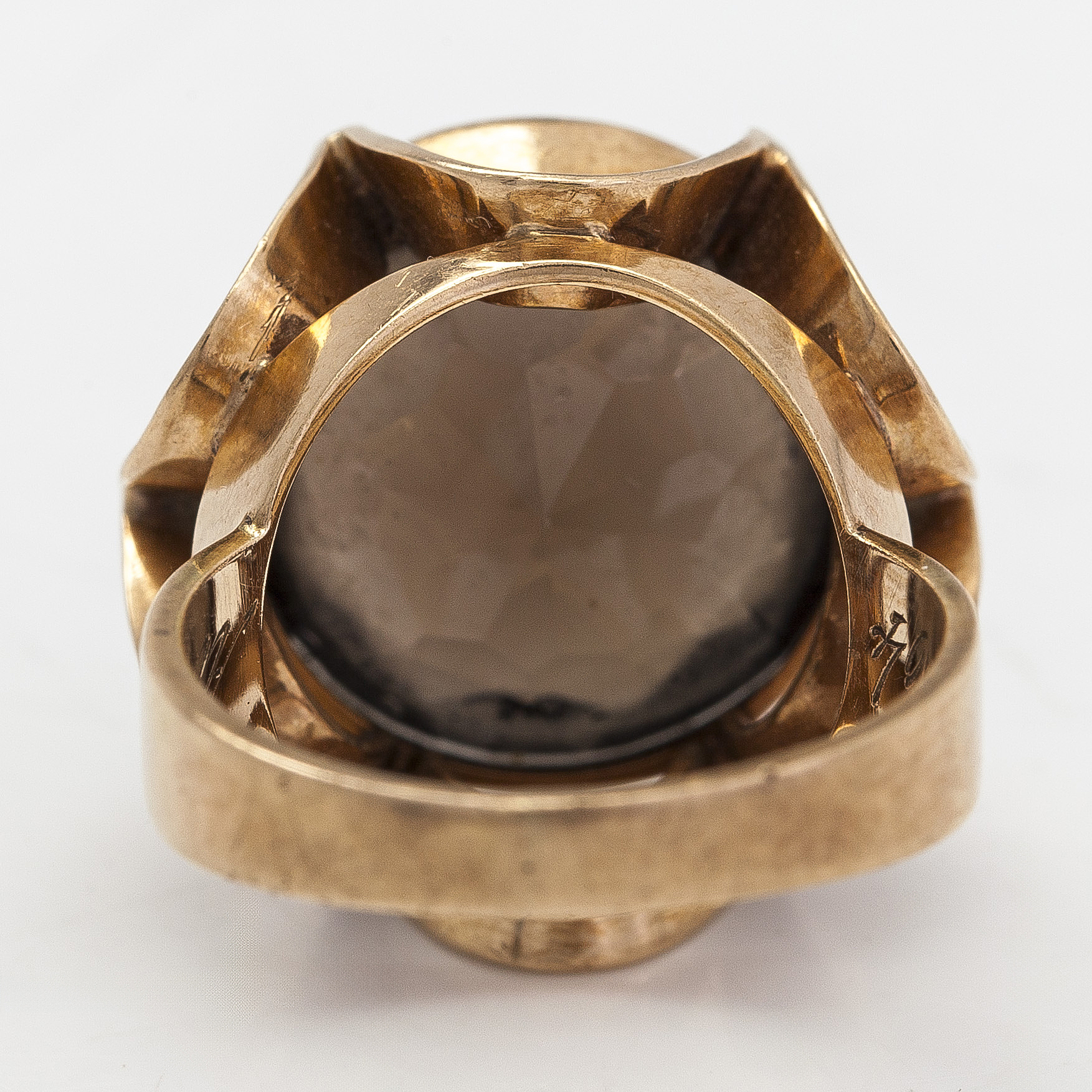 A 14K gold ring with a smoky quartz. Westerback, Helsinki 1964. - Bukowskis