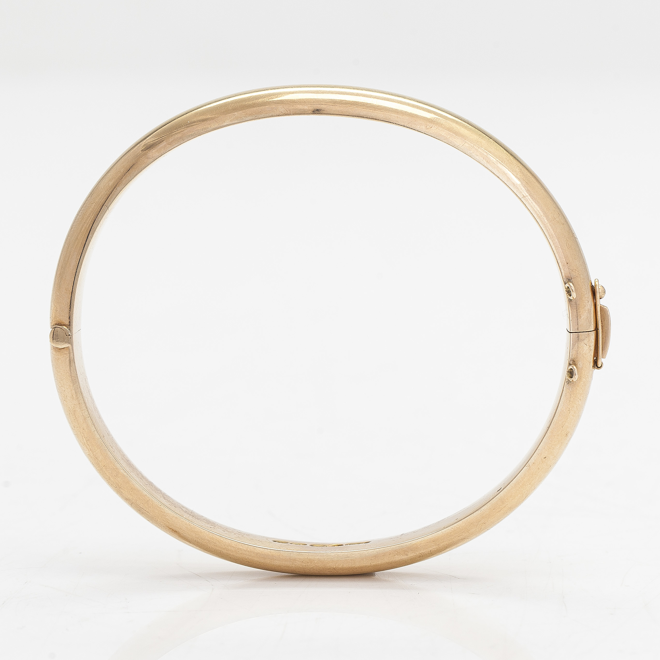 Armring, 14K guld, Aimo Koskinen, Helsingfors 1967. - Bukowskis