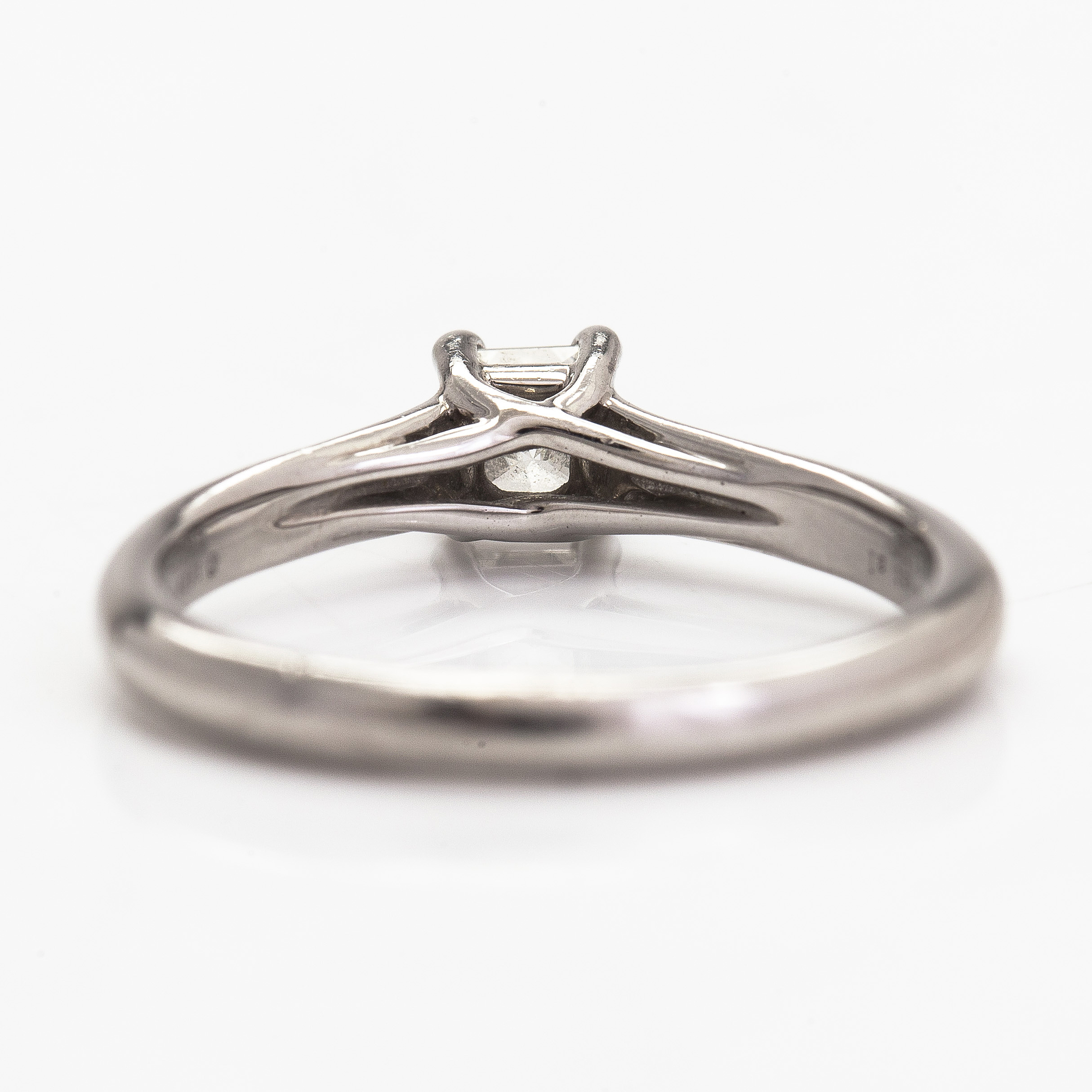 Tiffany & Co, ring, solitär, "Lucida", platina med en fyrkantig diamant ...