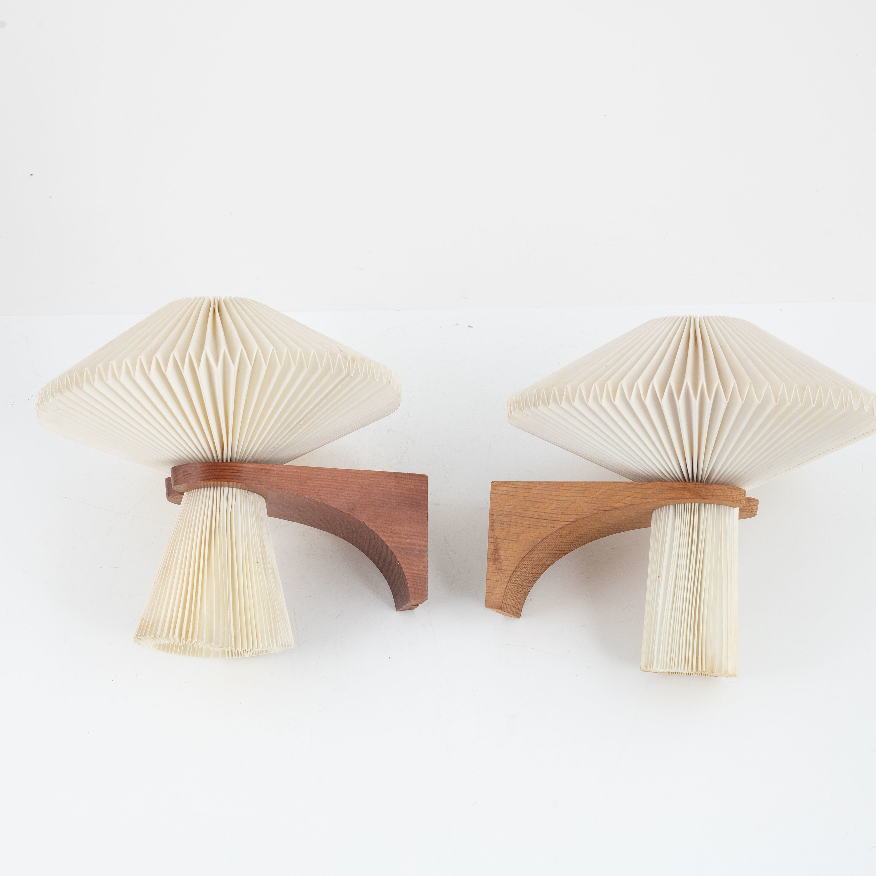 Vilhelm Wohlert, vägglampor, 2 st, modell 204, "Mushroom", Le Klint, Danmark. - Bukowskis