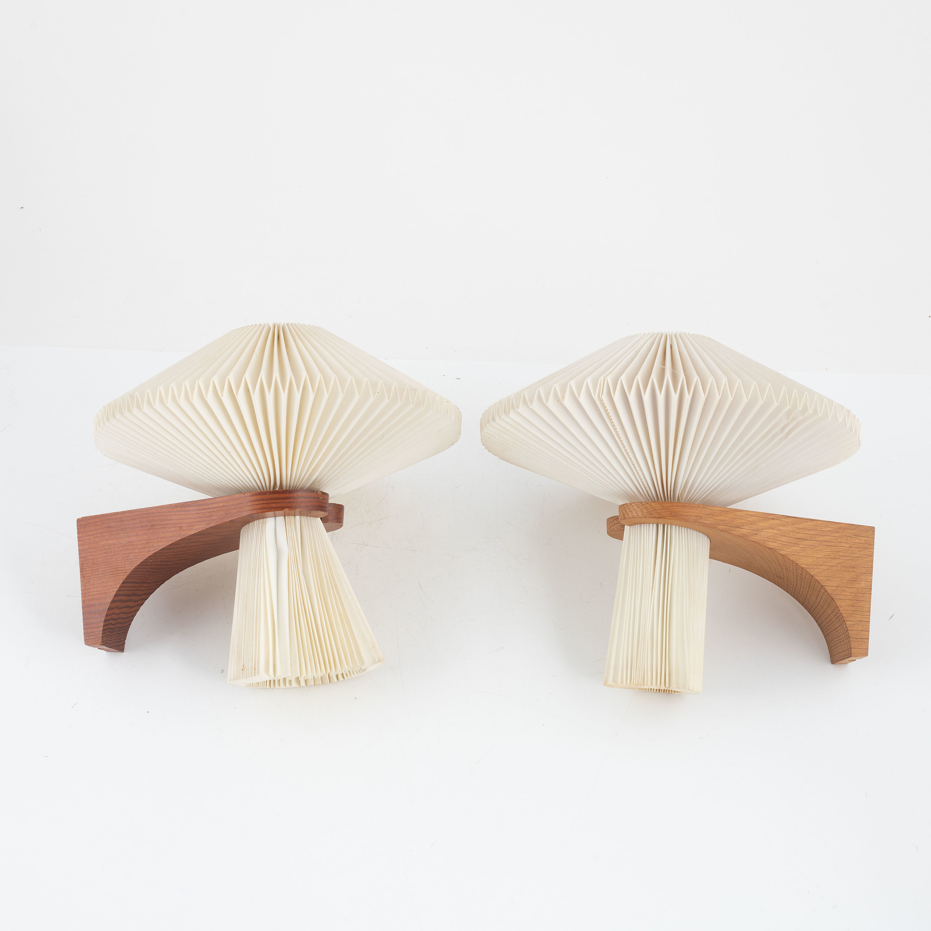 Vilhelm Wohlert, vägglampor, 2 st, modell 204, "Mushroom", Le Klint, Danmark. - Bukowskis