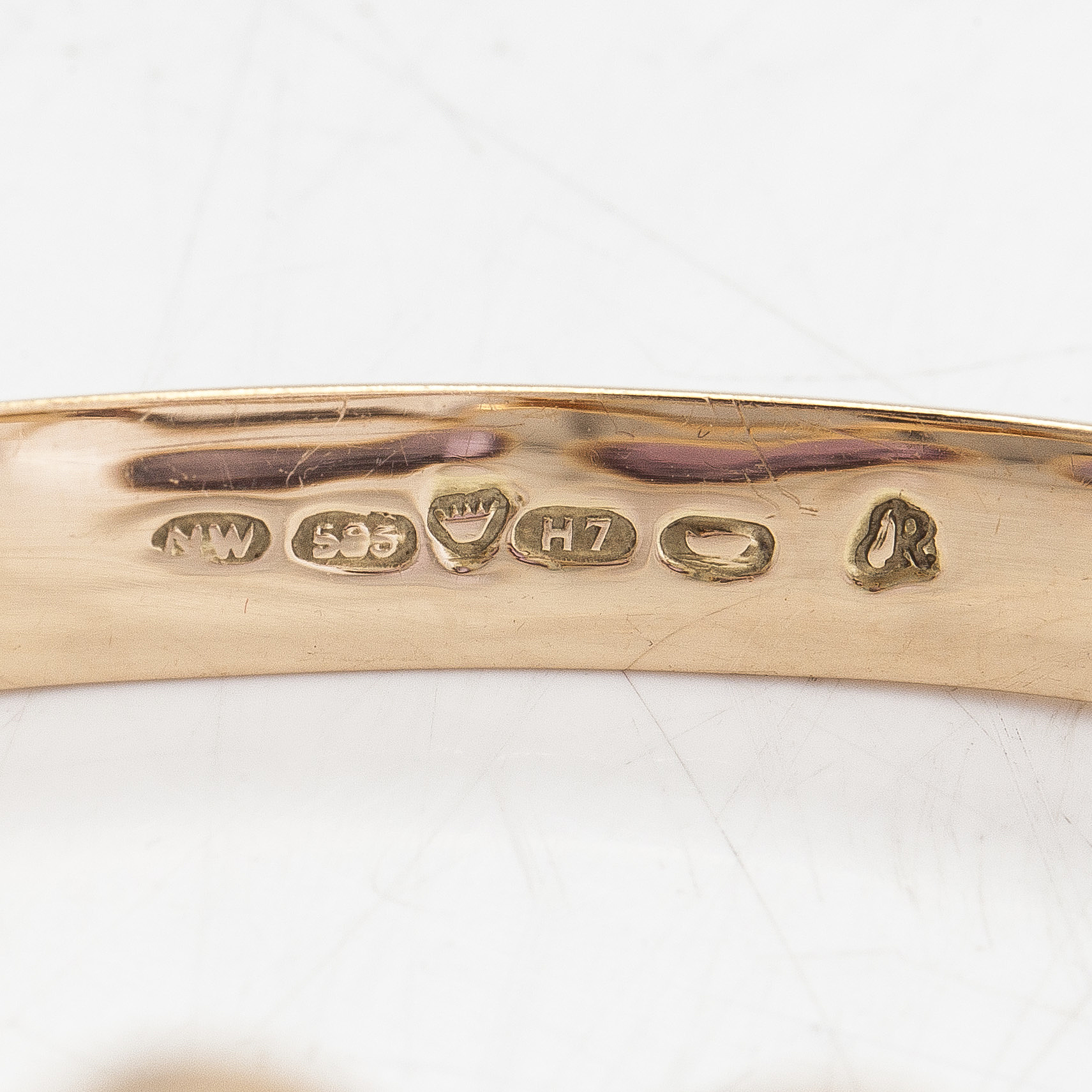 Eero Rislakki, Armring, 14K guld samt ametister, Westerback, Helsingfors 1961. - Bukowskis