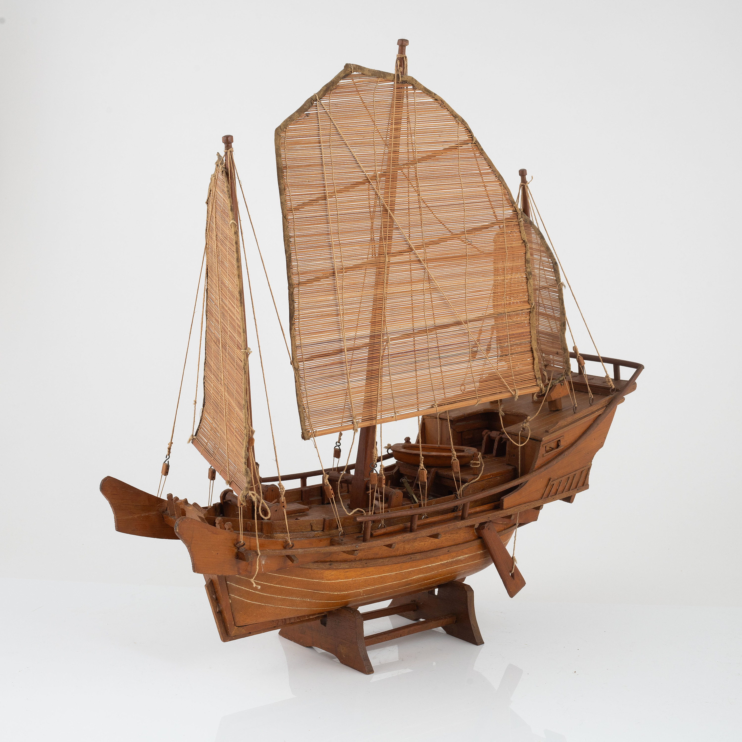 Boat model of a junk, first half of the 20th Century. - Bukowskis