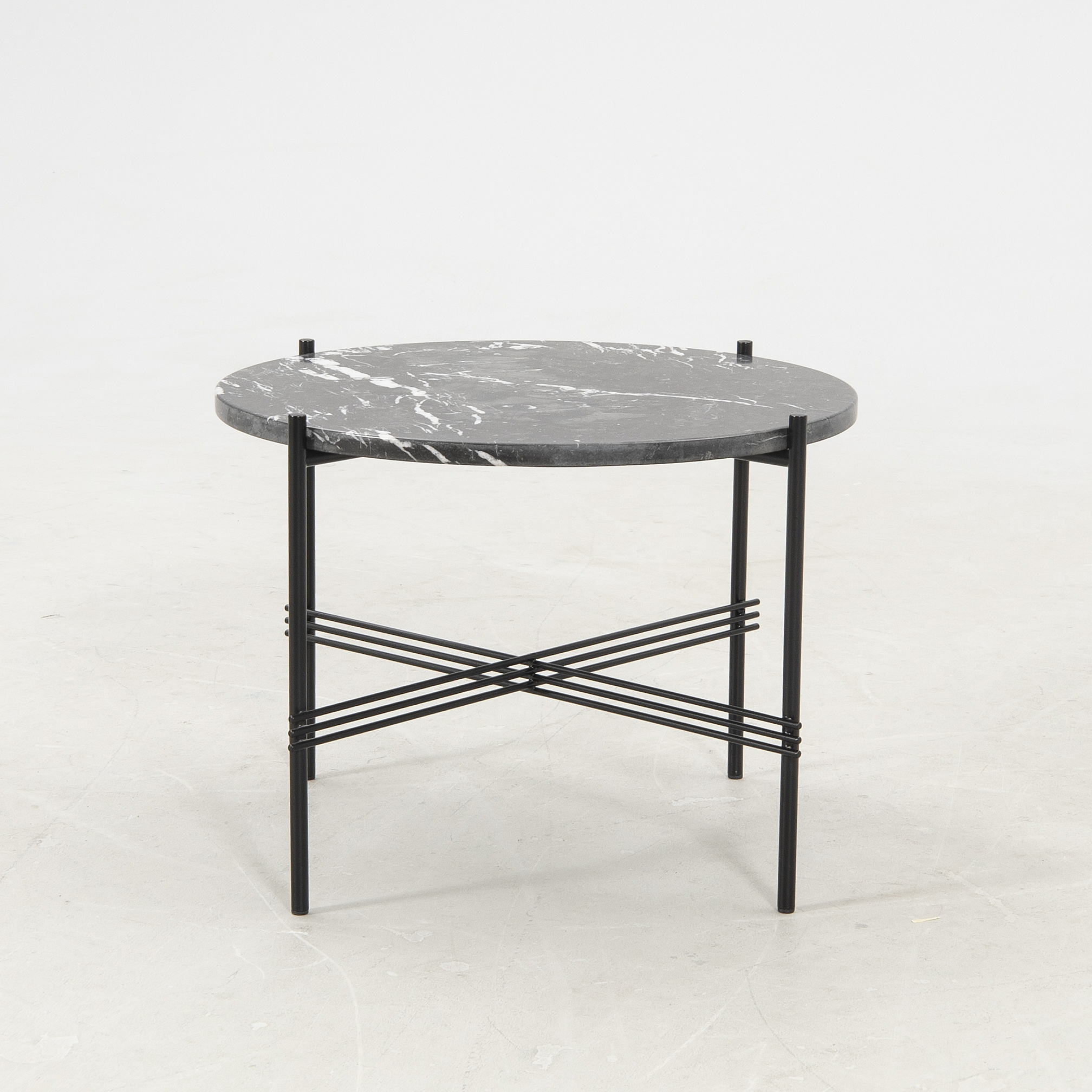 Side Table Gubi 21st Century. - Bukowskis