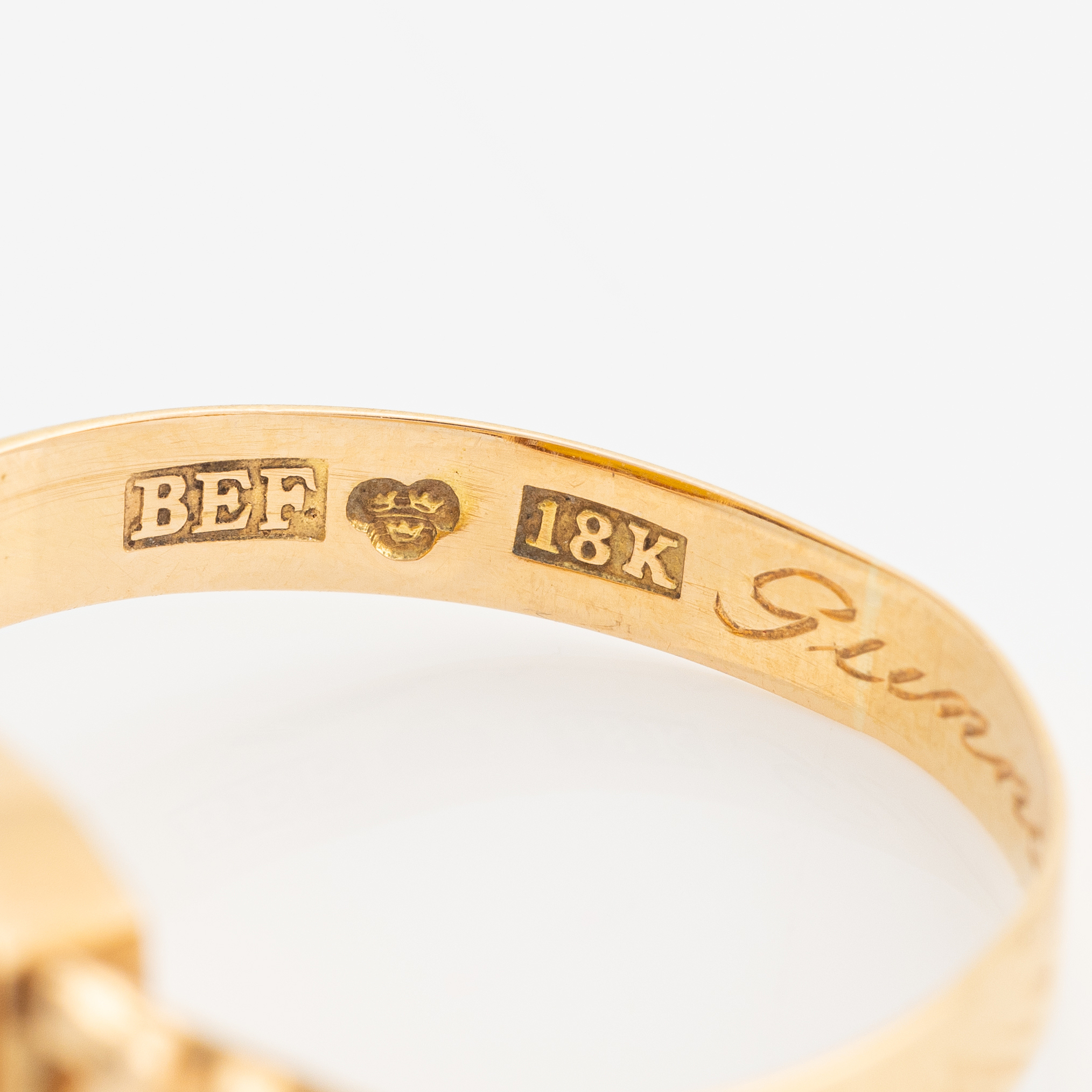 Ring, 18K guld med gul glassten, Stockholm 1947. - Bukowskis