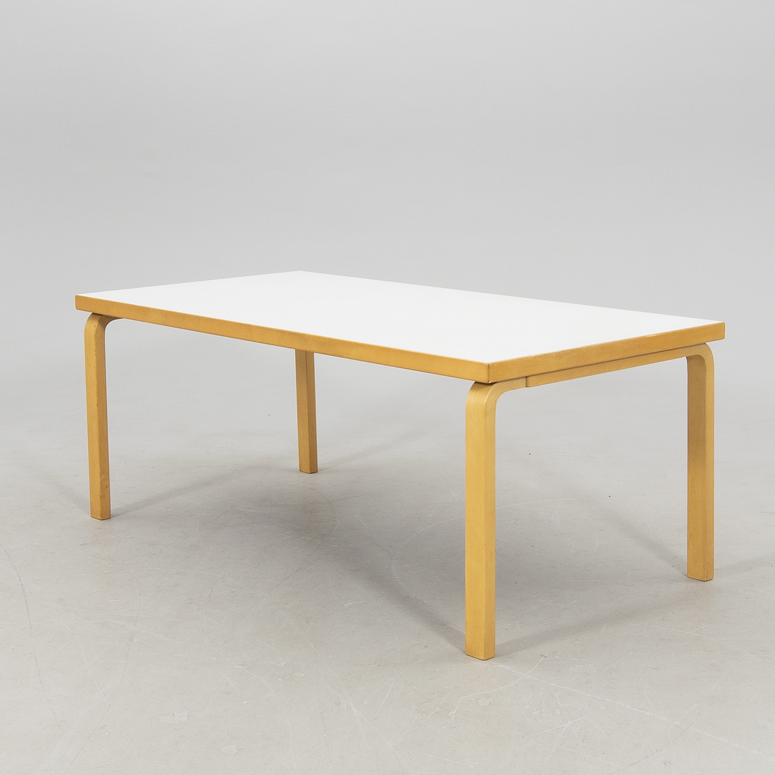 Alvar Aalto, dining table, model 83, Artek, later part of the 20th century. - Bukowskis