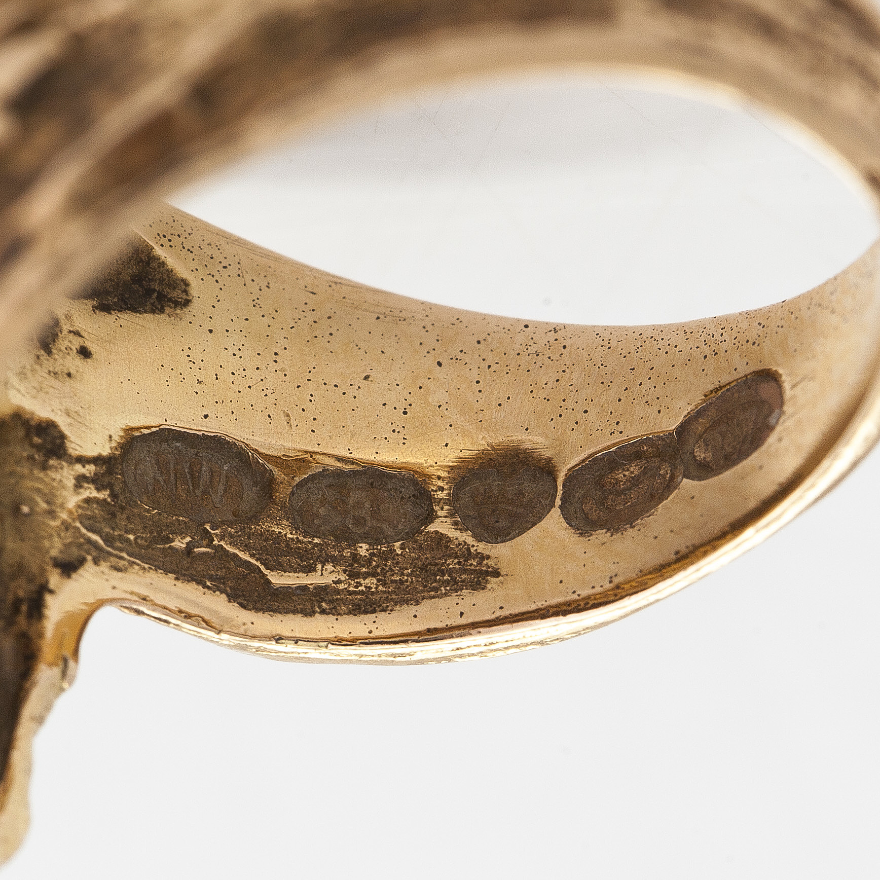 Helky Juvonen, a 14K gold ring with a cultured pearl. Westerback ...