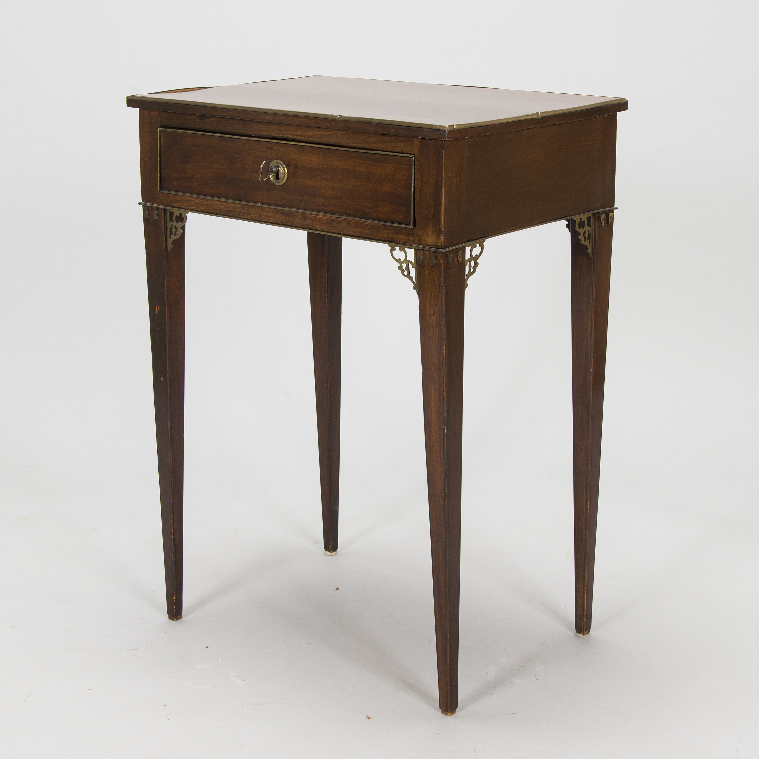A small mahogany side table from around the year 1800. - Bukowskis