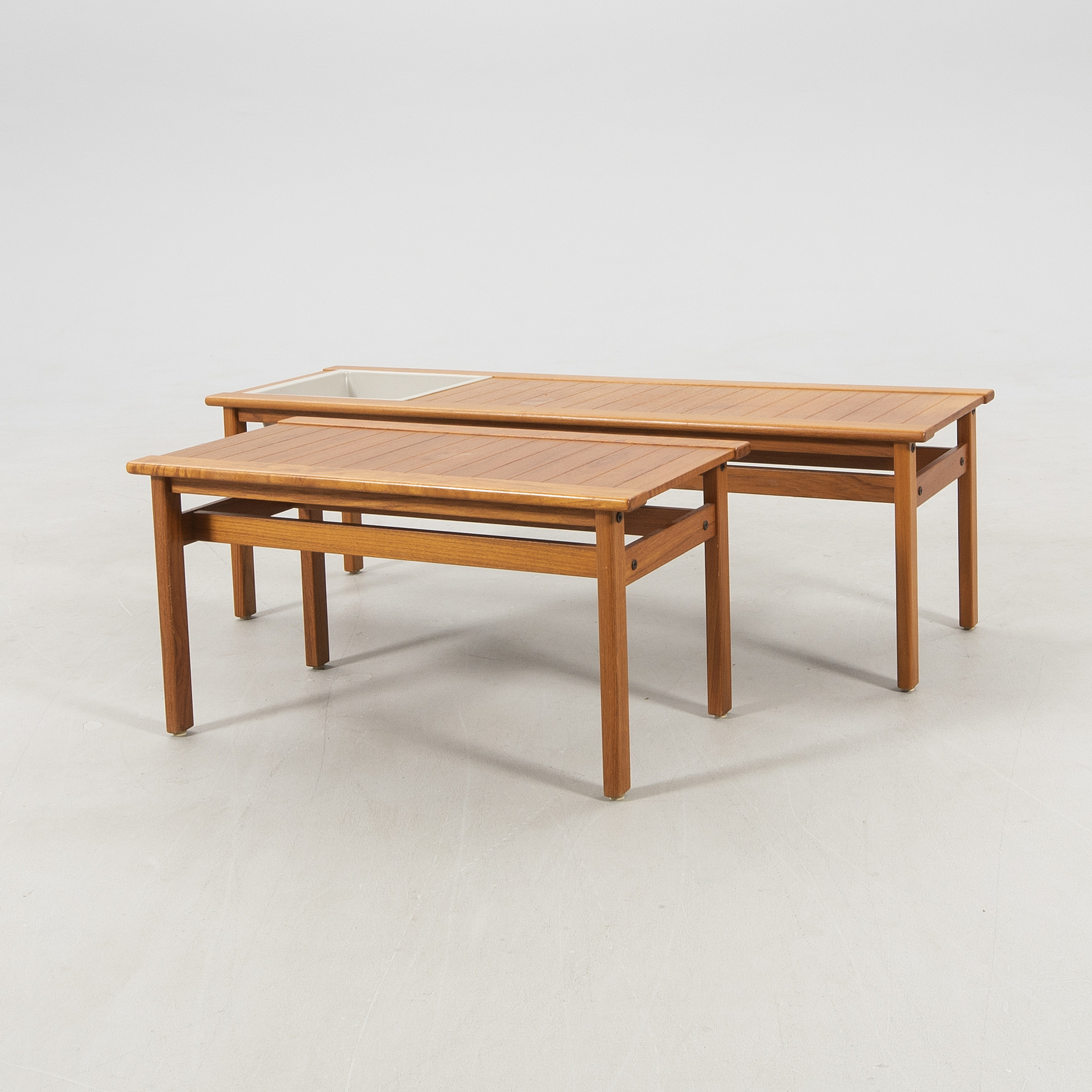 Bench/flower table 2 pcs 1960s. - Bukowskis