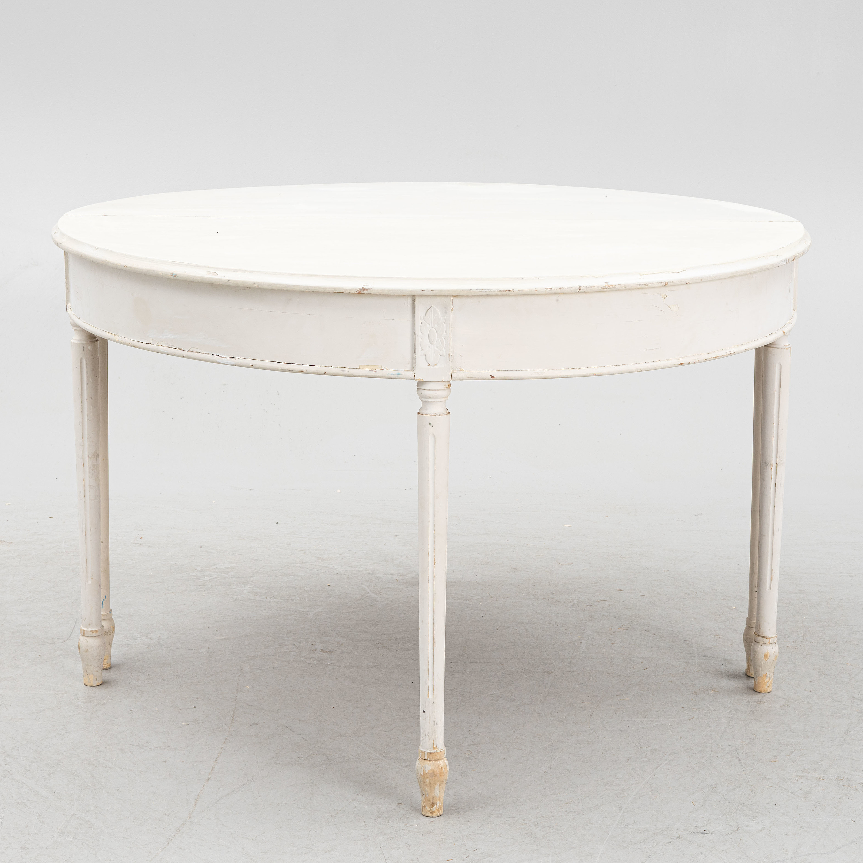 Two crescent shaped tables, beginning of the 20th century. - Bukowskis