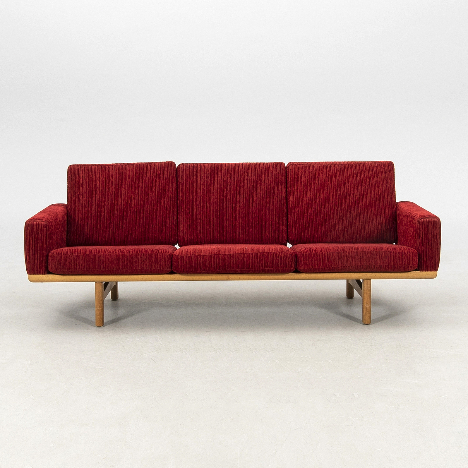 Hans J. Wegner, soffa "GE236" Getama Gedsted Danmark 1960-tal. - Bukowskis