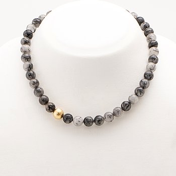 Ole Lynggaard, two necklaces and clasp in 18K gold. - Bukowskis