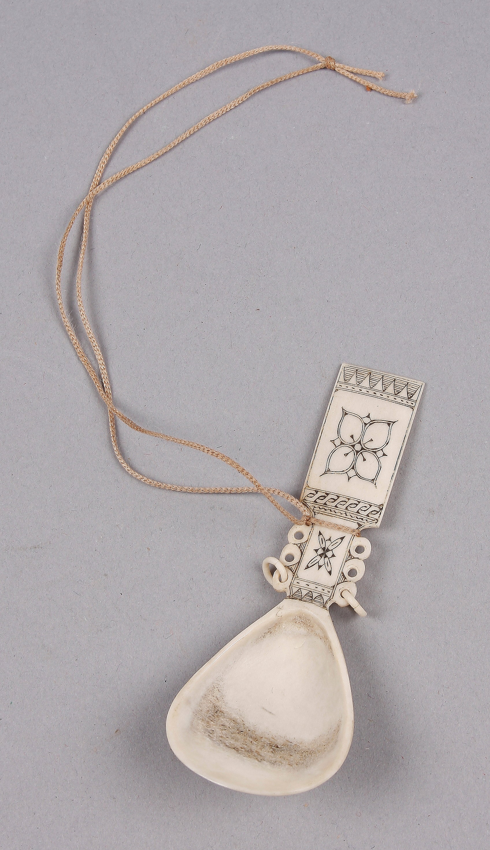 PARTI SAMEFÖREMÅL, ben, 4 delar, 1900-tal. - Bukowskis