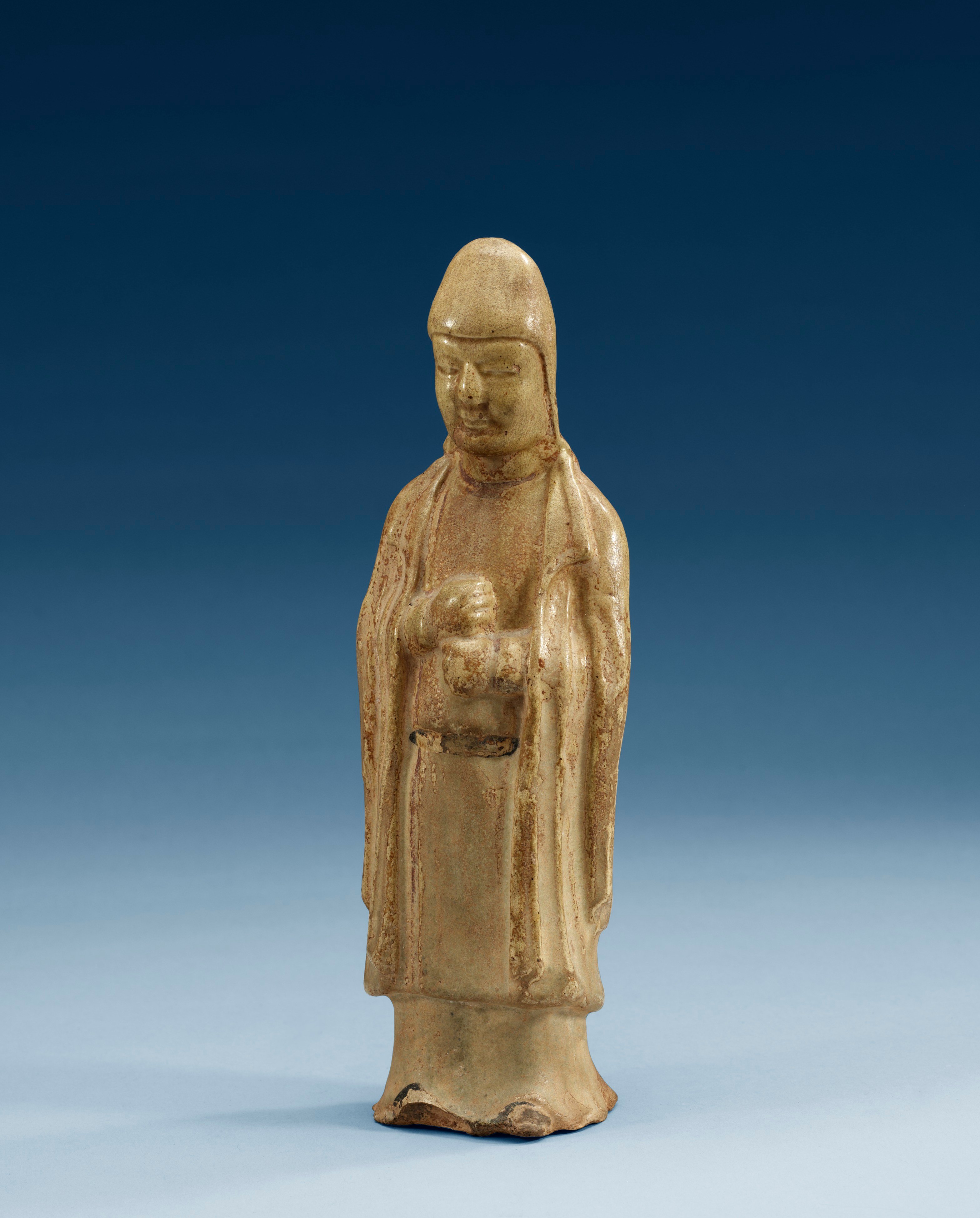 A glazed pottery figure, Tang dynasty (618-907 AD.). - Bukowskis