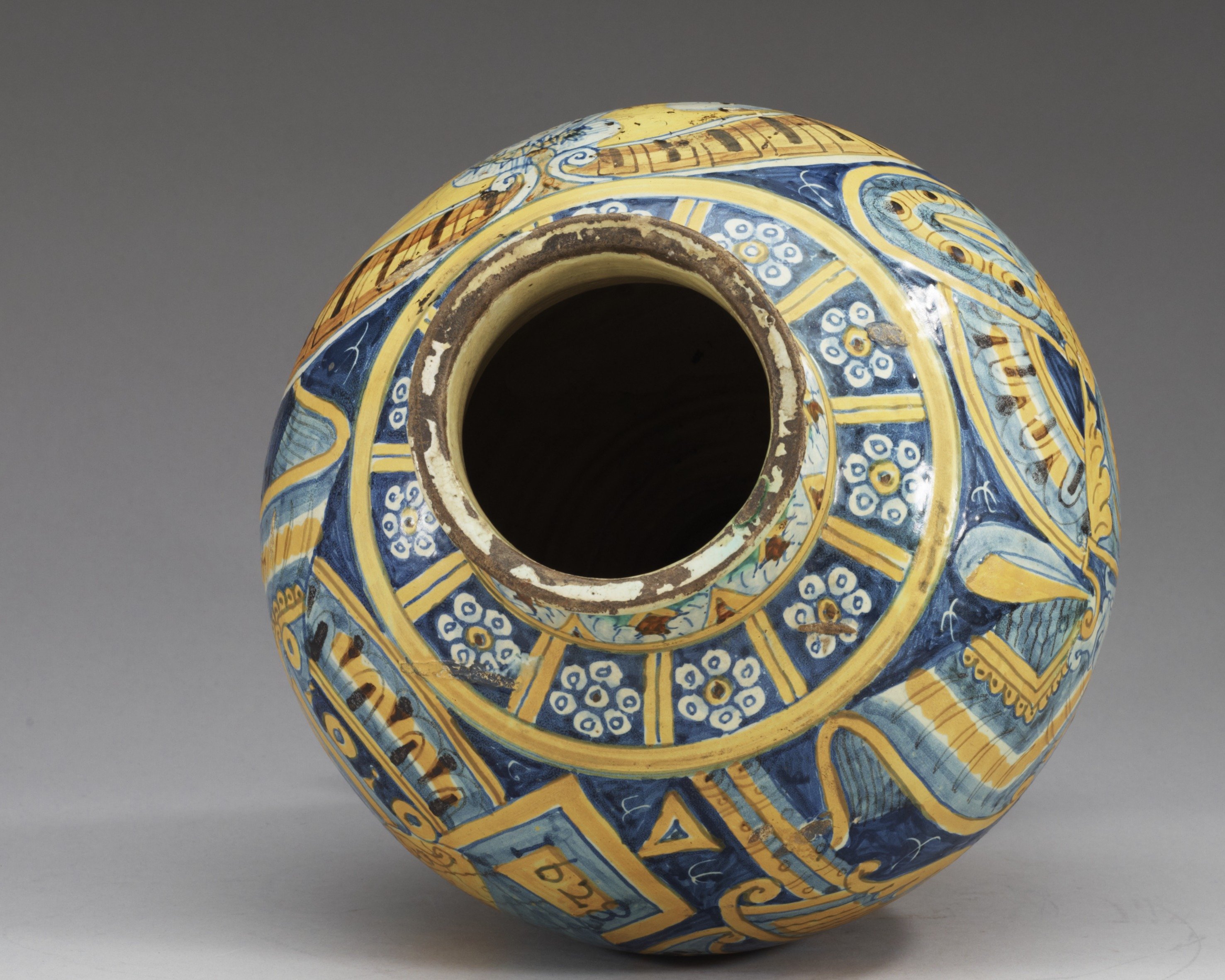 An Italian majolica albarello, presumably Urbino, 17/18th Century ...