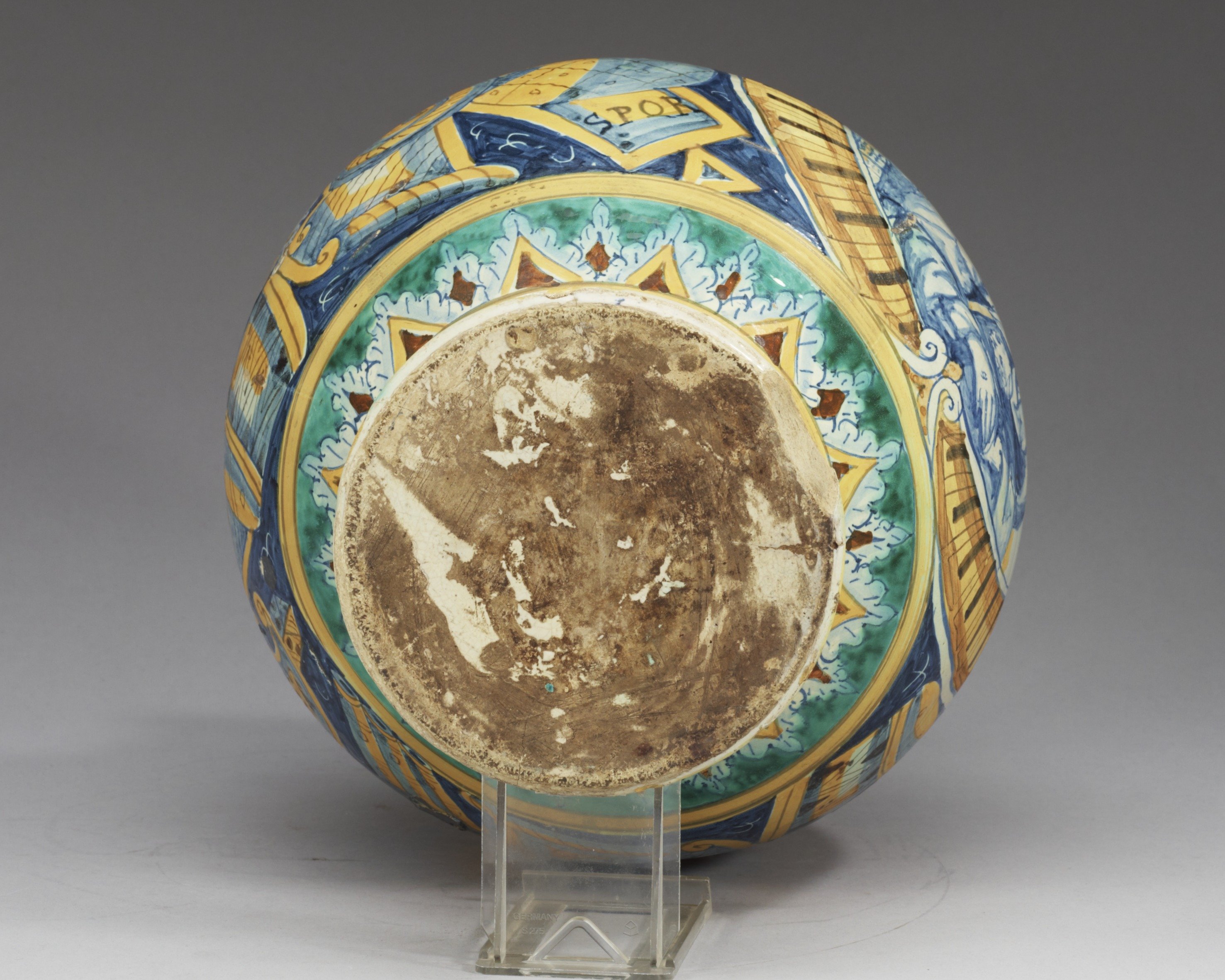 An Italian majolica albarello, presumably Urbino, 17/18th Century ...