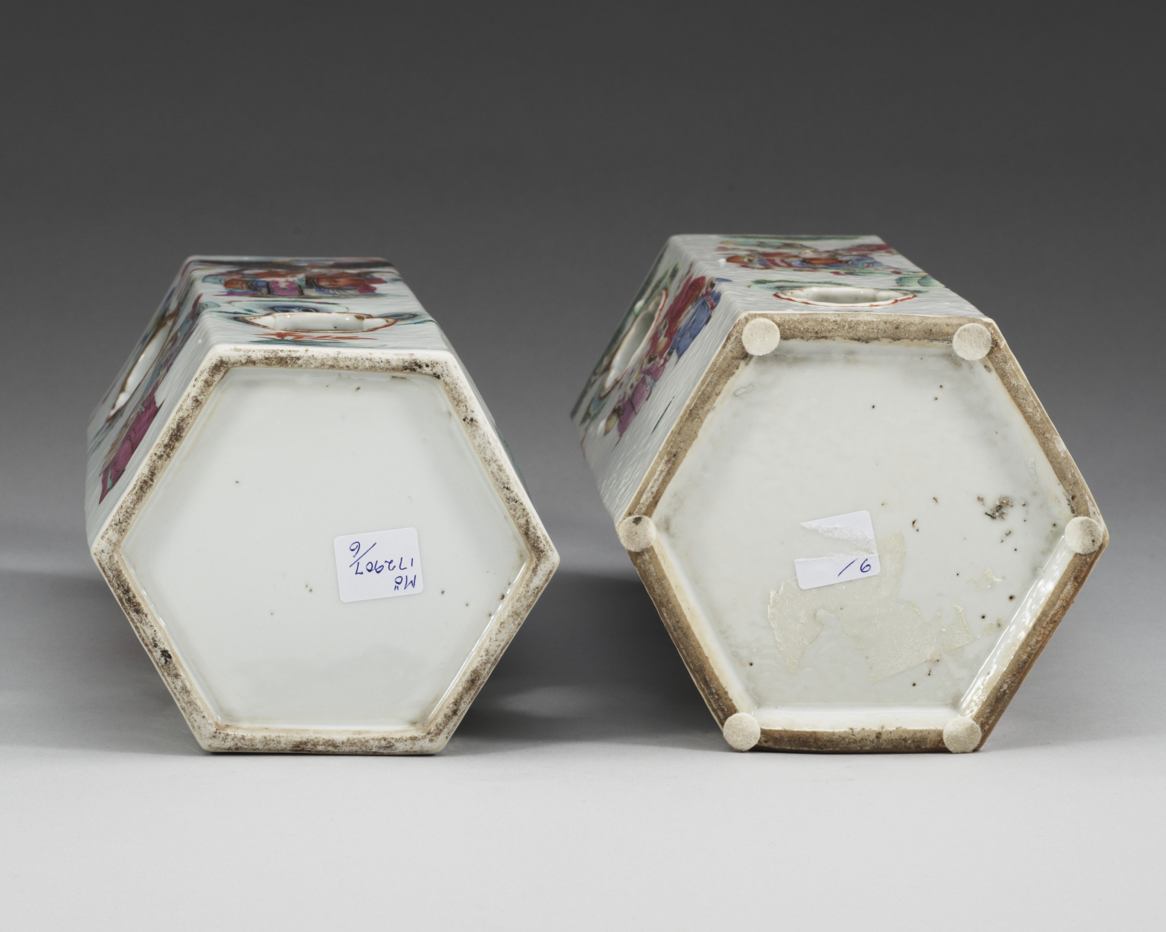 Two famille rose wig-stands, Qing dynasty. - Bukowskis