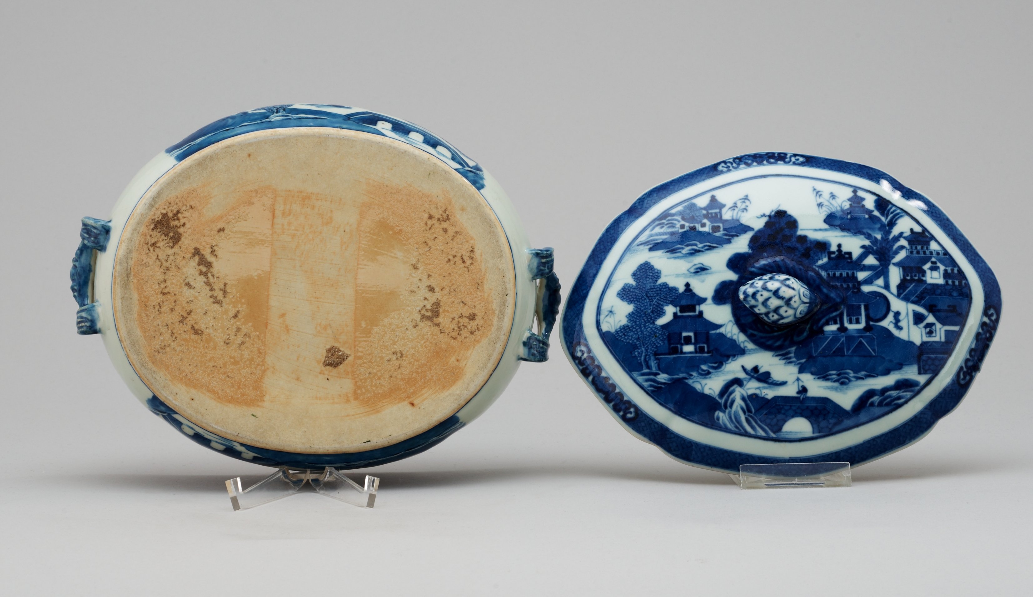 A blue and white tureen. Qing dynasty. Jiaqing (1796-1820). - Bukowskis
