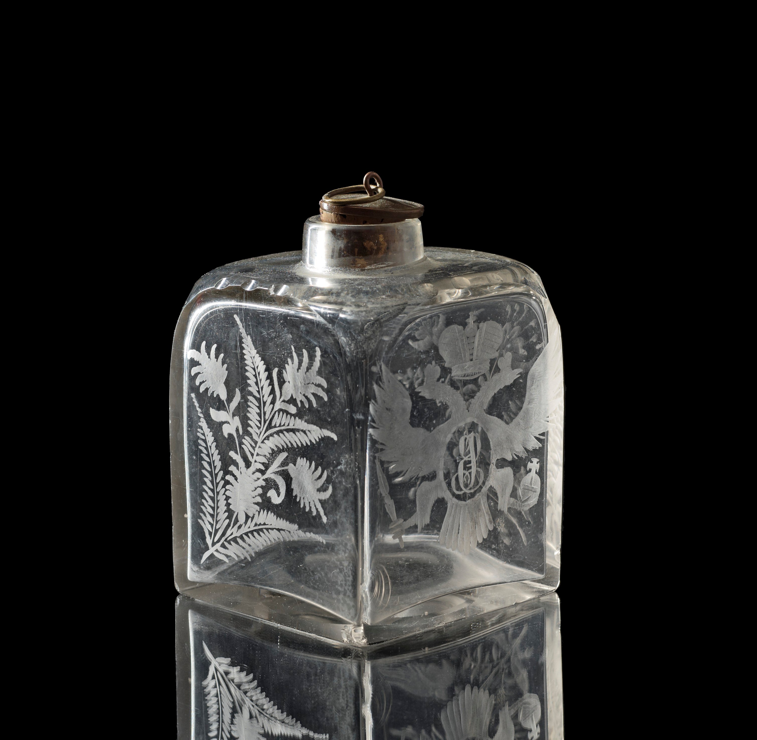 A Russian glass tea caddy, dated 1747. - Bukowskis