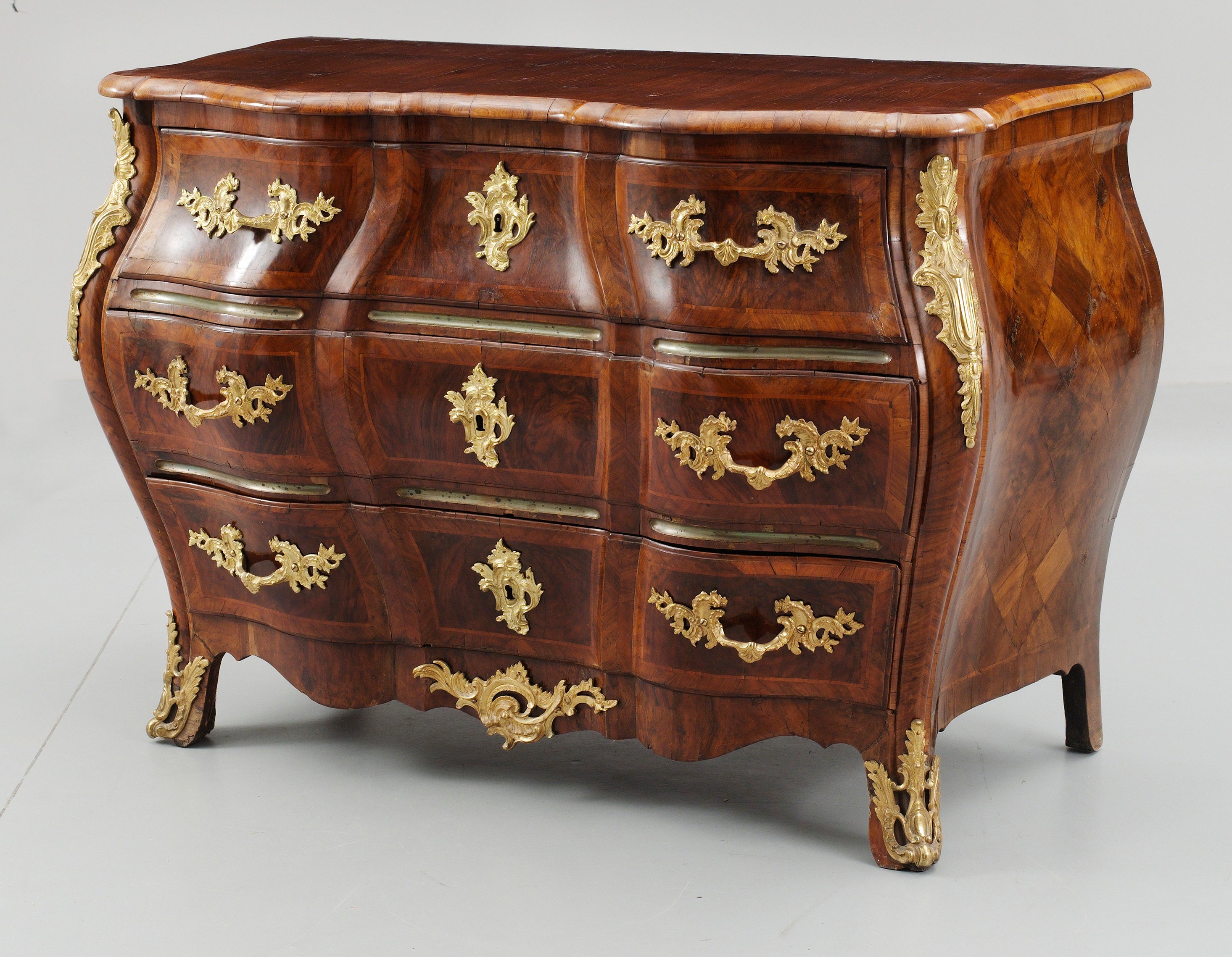 A Swedish Rococo 18th century commode. - Bukowskis