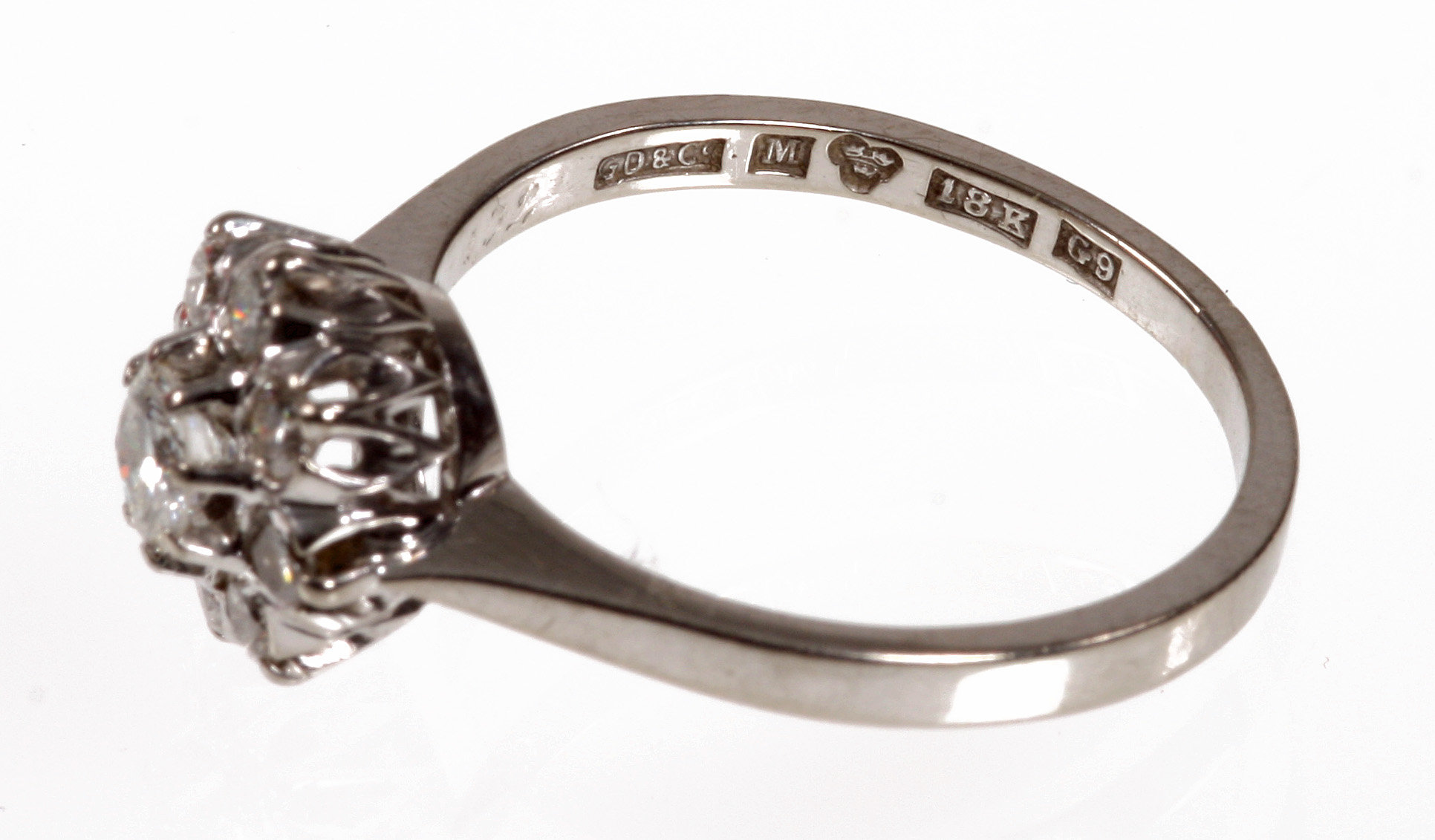 RING, 18k vitguld med diamanter i rosett. - Bukowskis