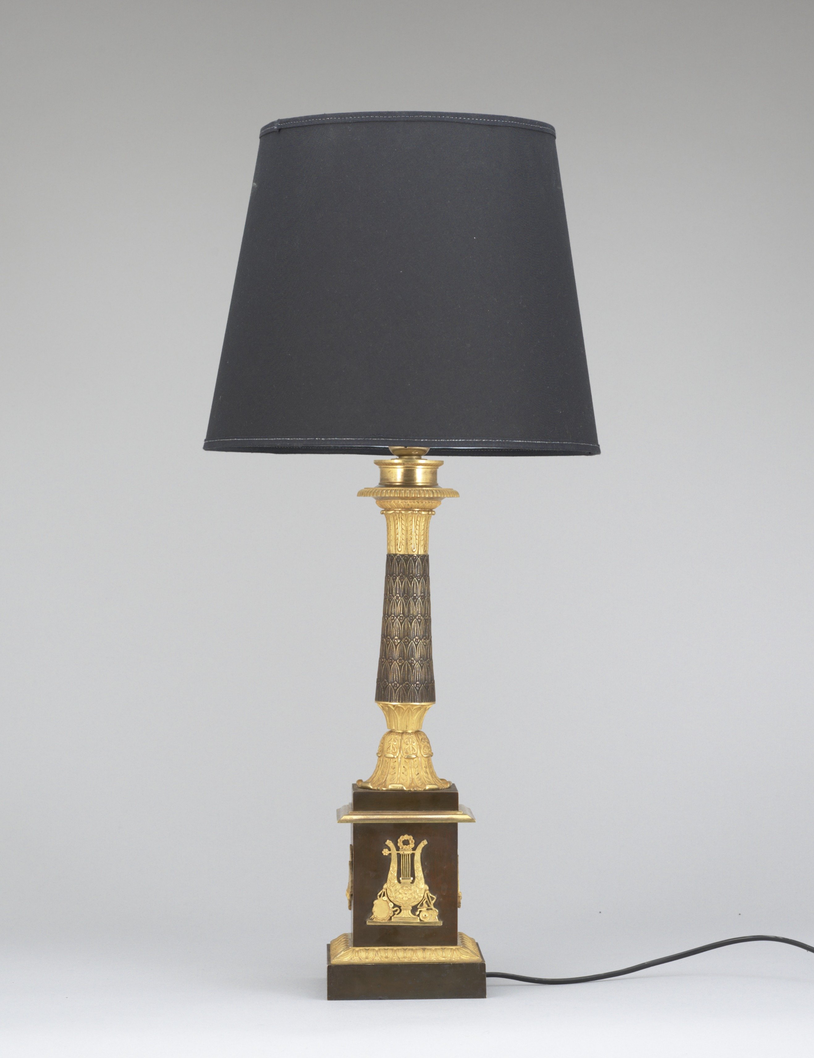 A French Empire early 19th century table lamp. - Bukowskis