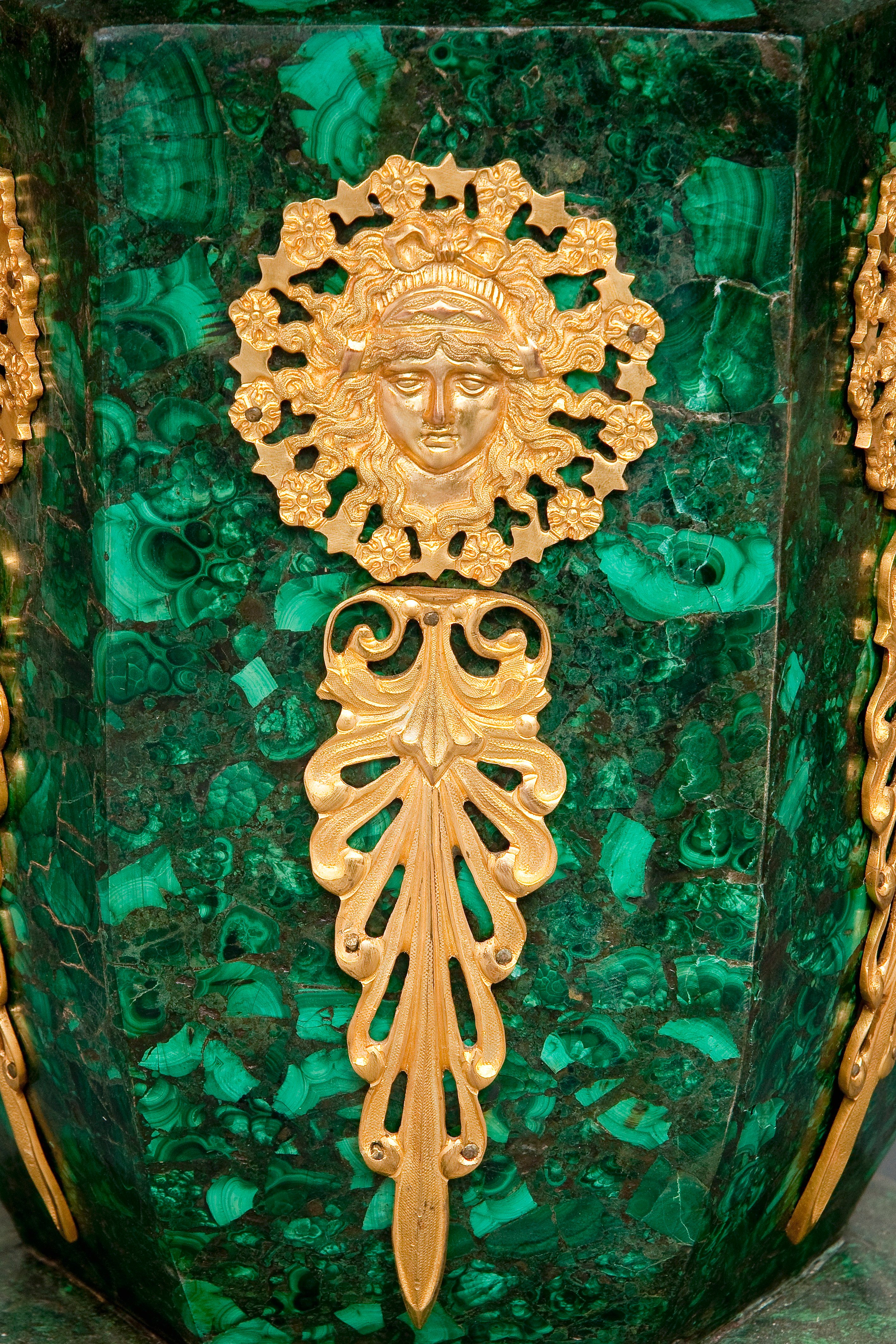 AN EMPIRE STYLE MALACHITE TABLE. - Bukowskis