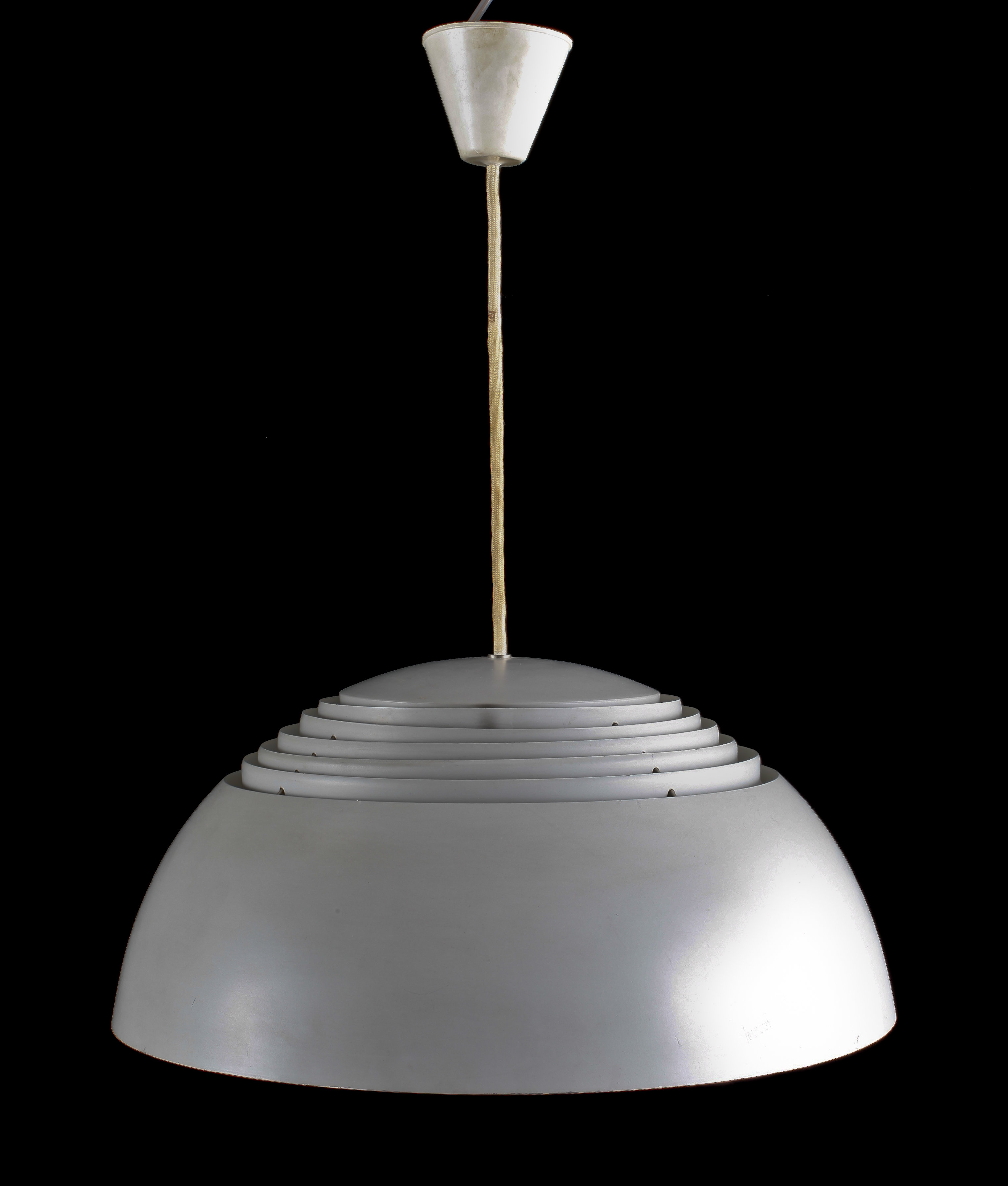 TAKLAMPA, aluminium, "AJ-pendel", Arne Jacobsen för Louis Poulsen, 1960 ...