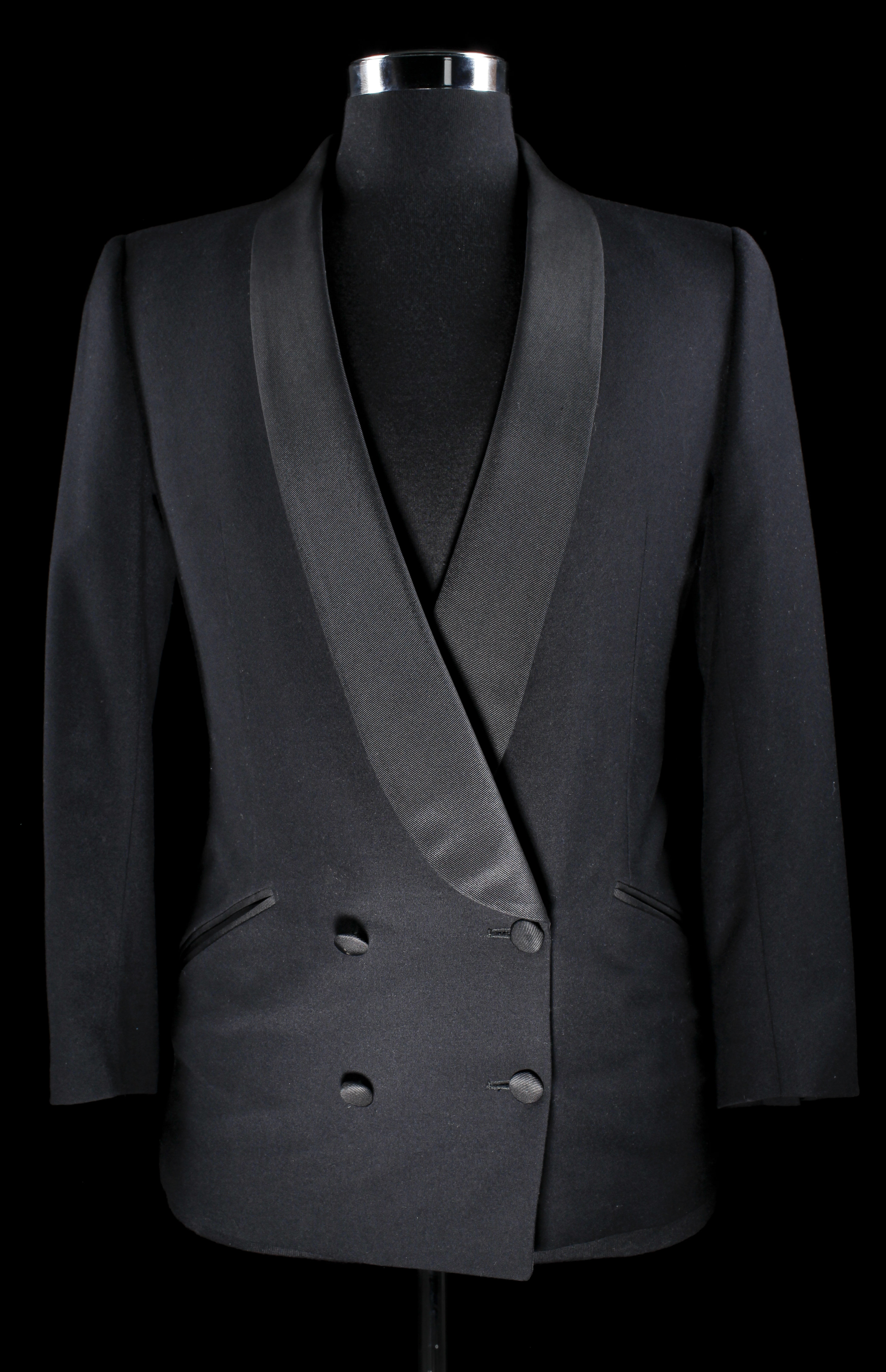 A black tuxedo for ladies by Gucci. - Bukowskis